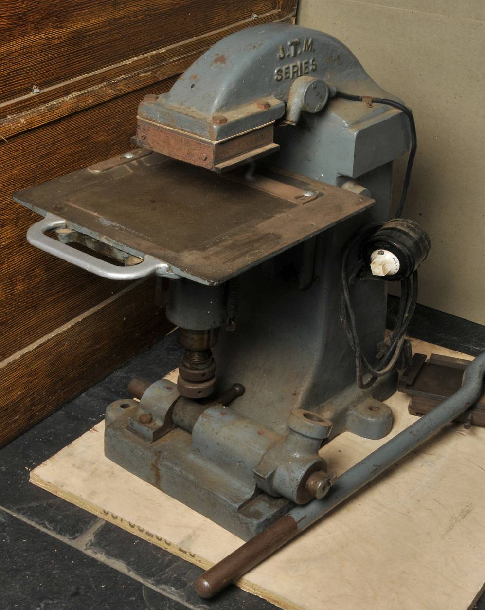 Lot 15 - Blocking Press.