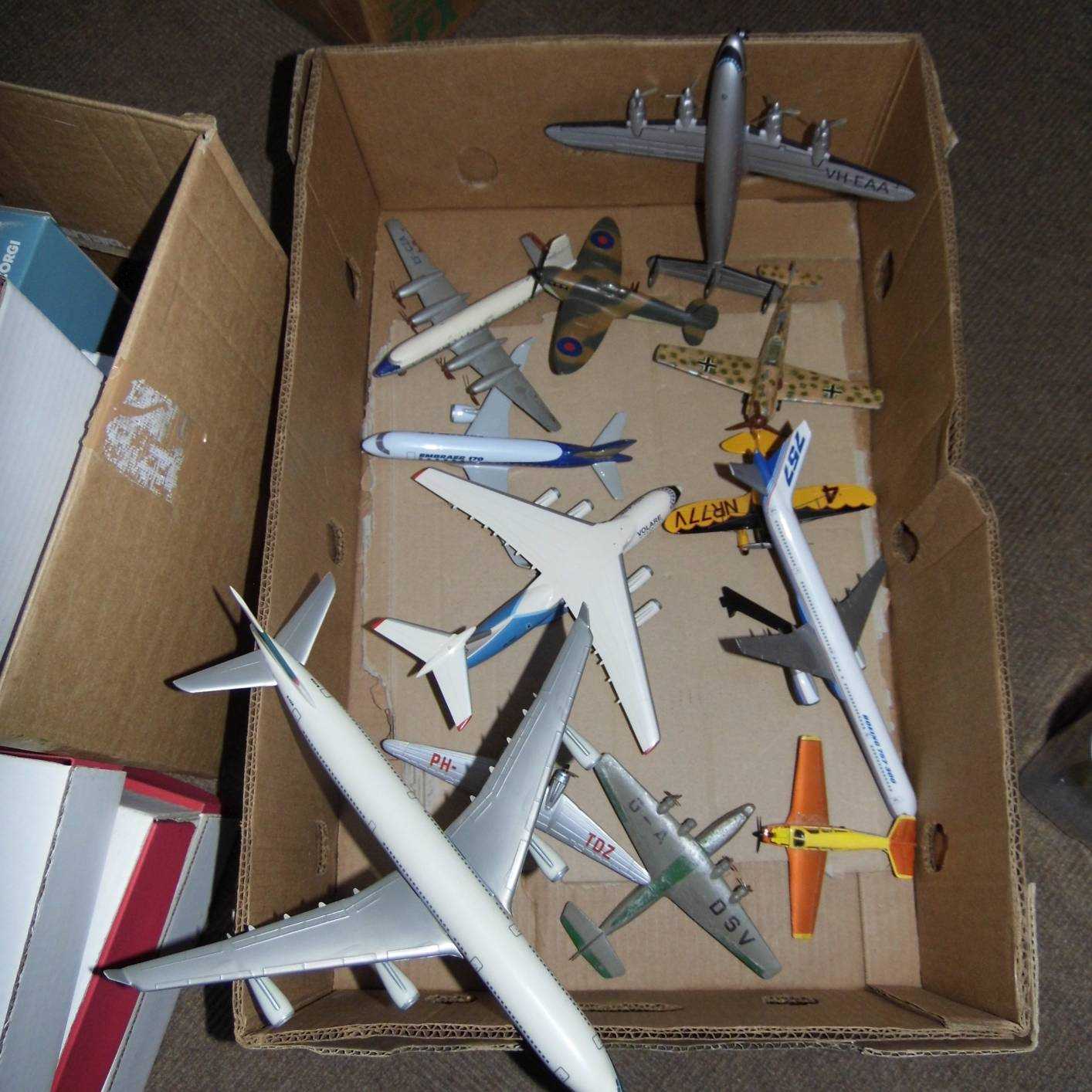 Lot 782 - Model Aircraft.