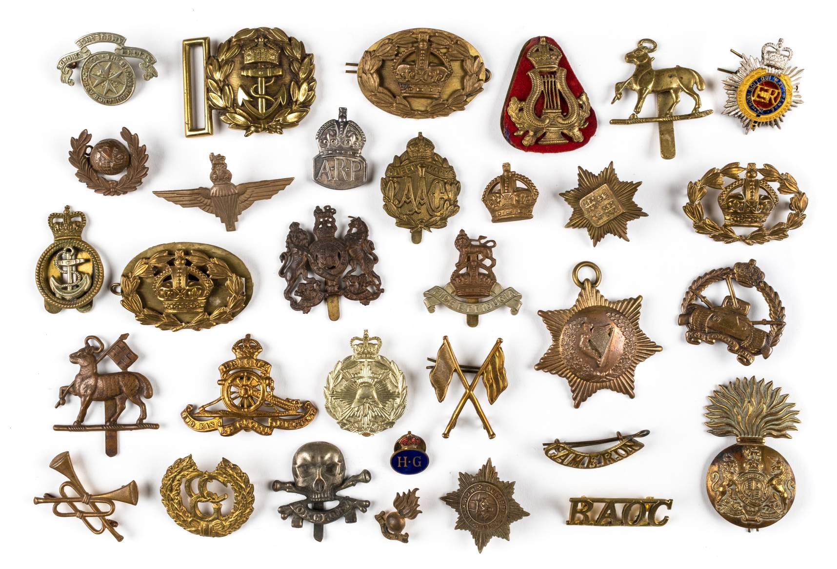 Lot 900 - Military Badges.