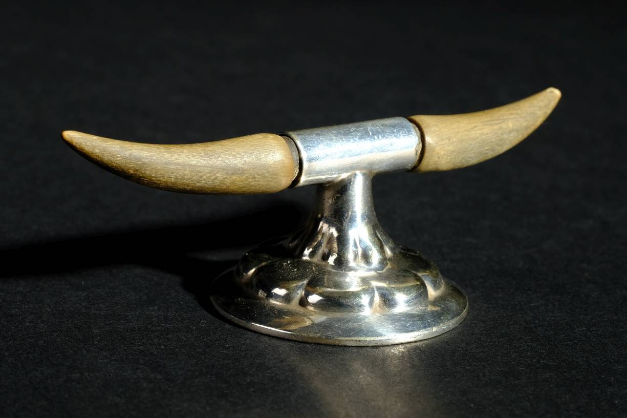 Lot 22 - Knife Rests.