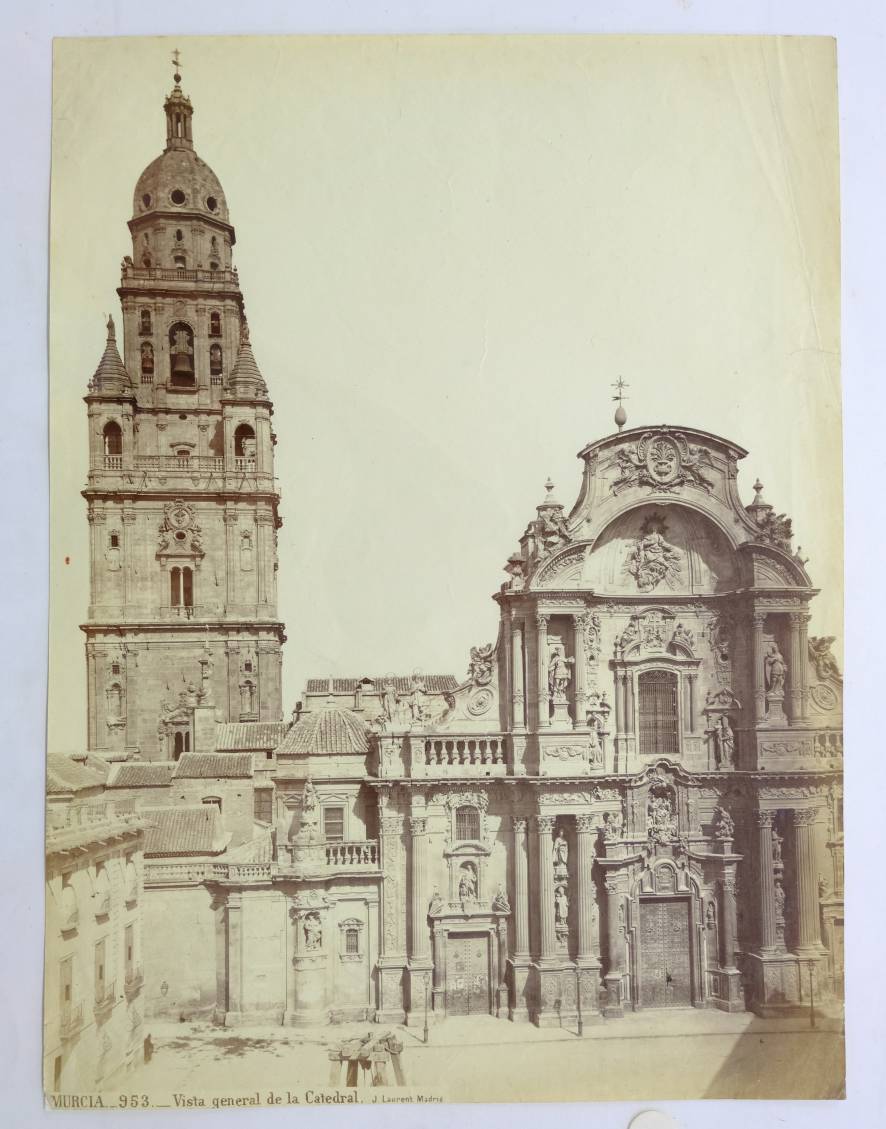 Lot 335 - Early Photographs.