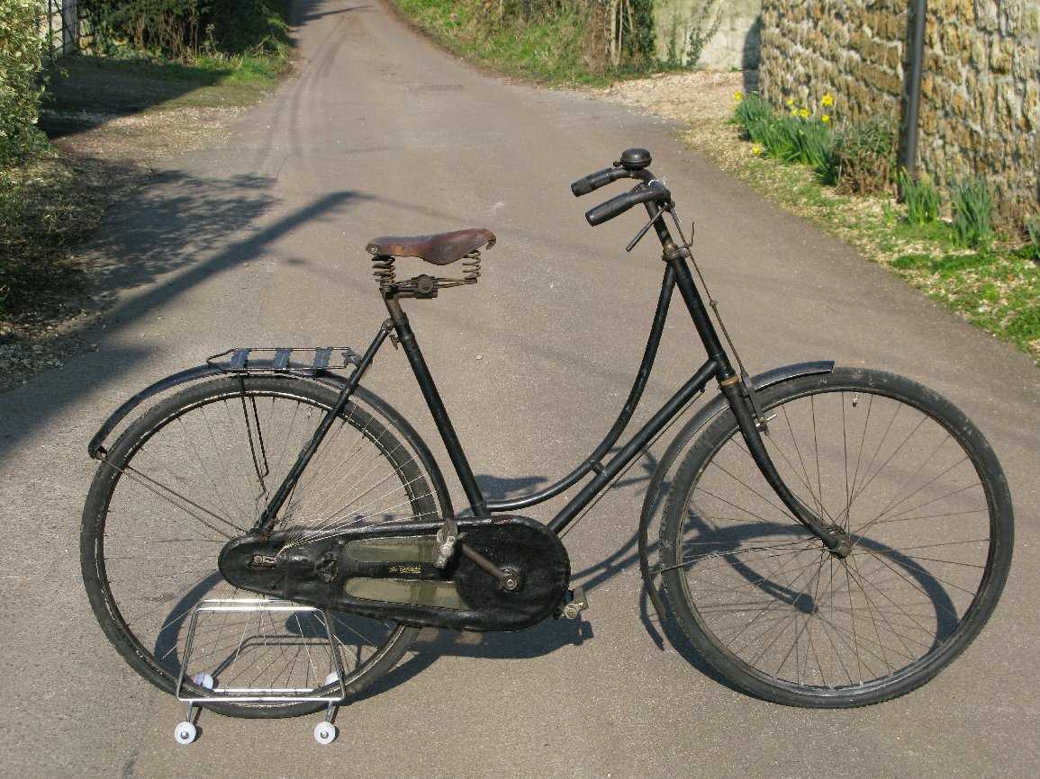 Lot 507 - A Singer & Co Lady's Loop-Frame Bicycle,