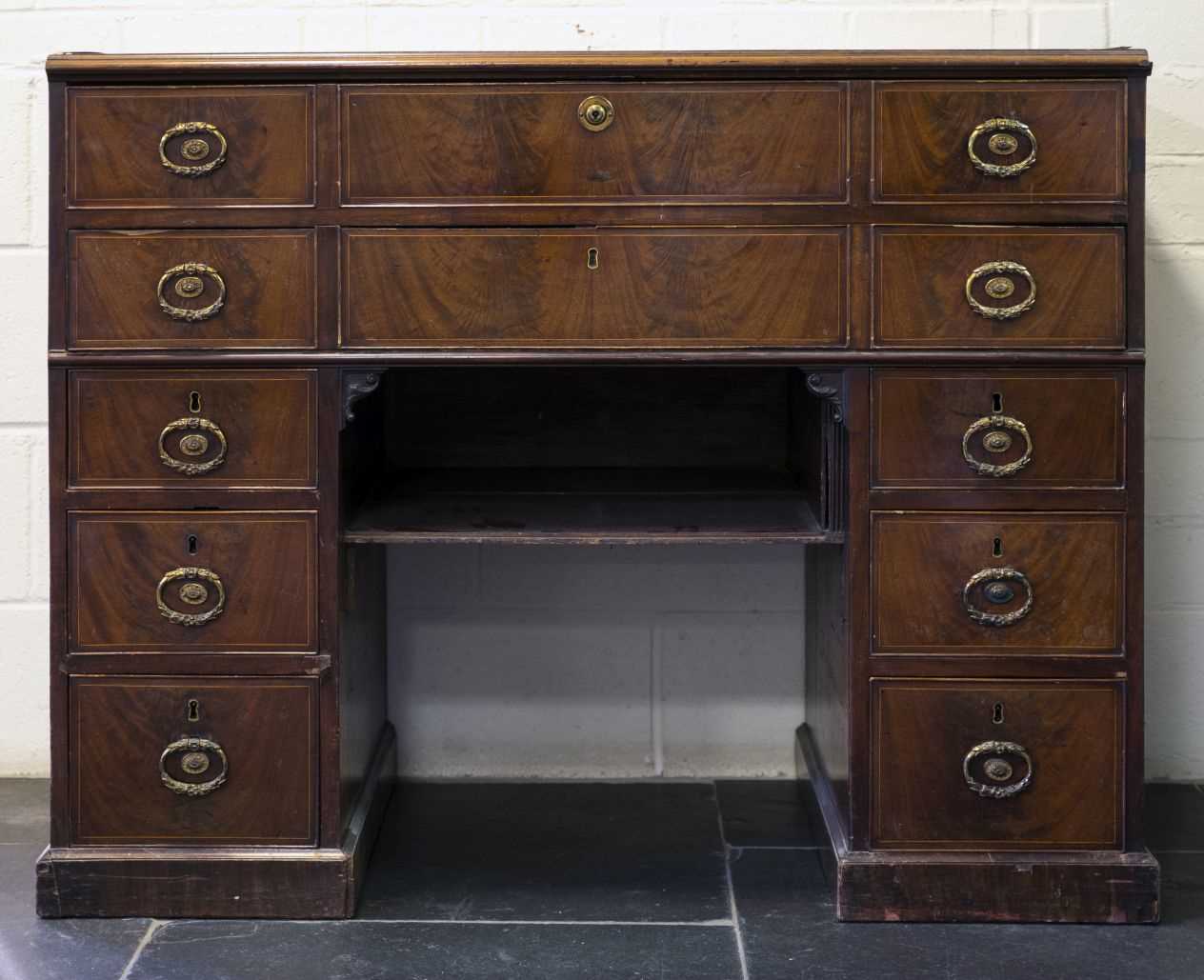 Lot 265 - Secretaire.