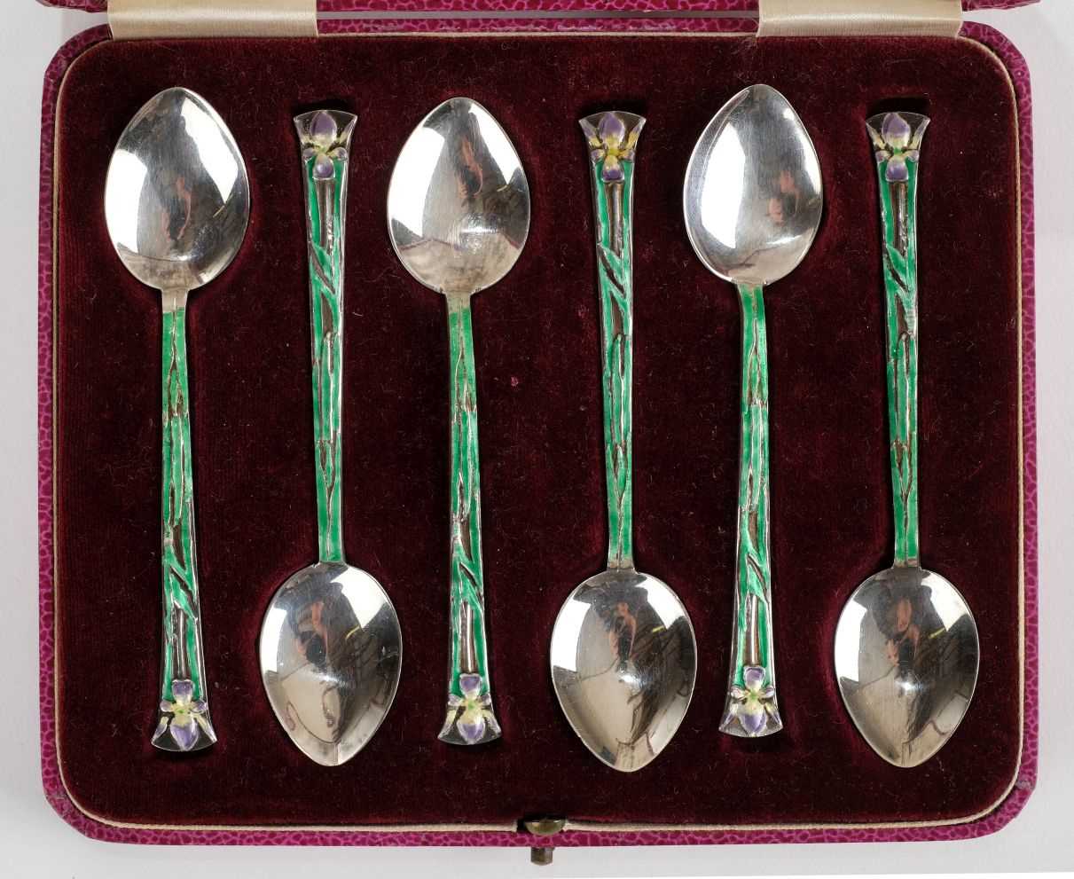 Lot 99 - Spoons.