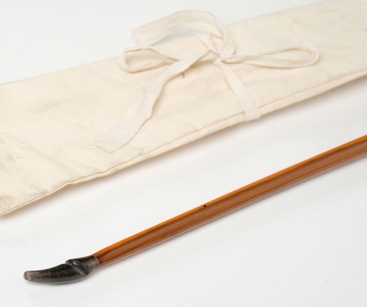 Lot 202 - Longbow.