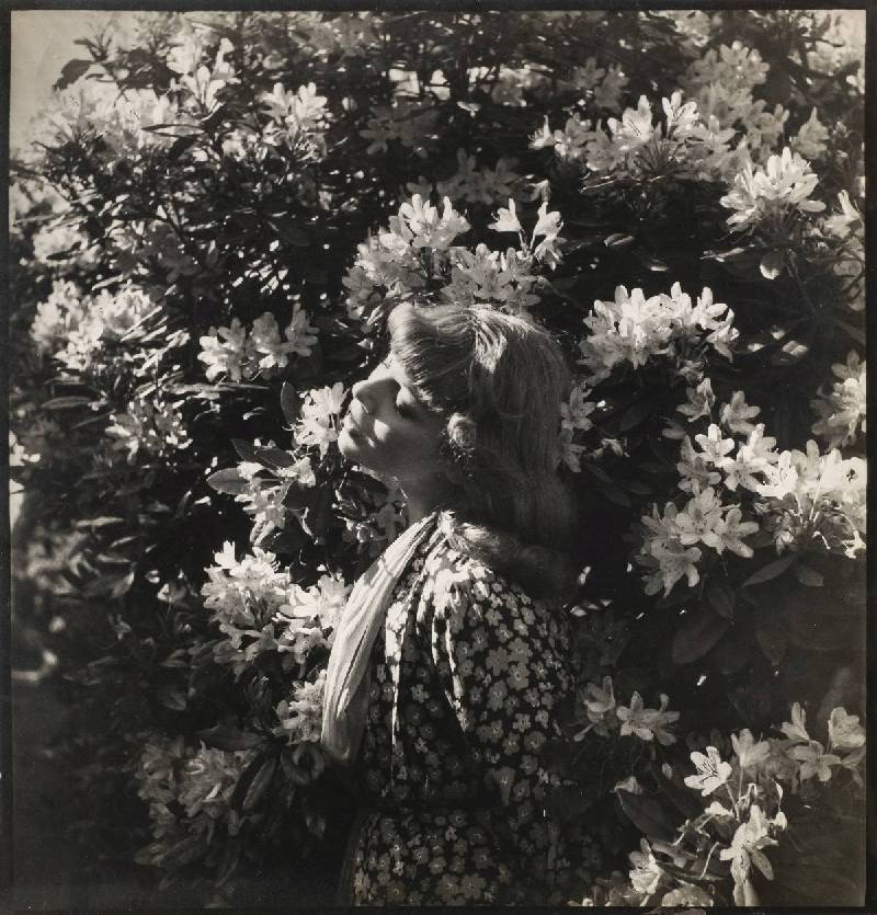 Lot 910 - Beaton, Cecil, 1904-1980