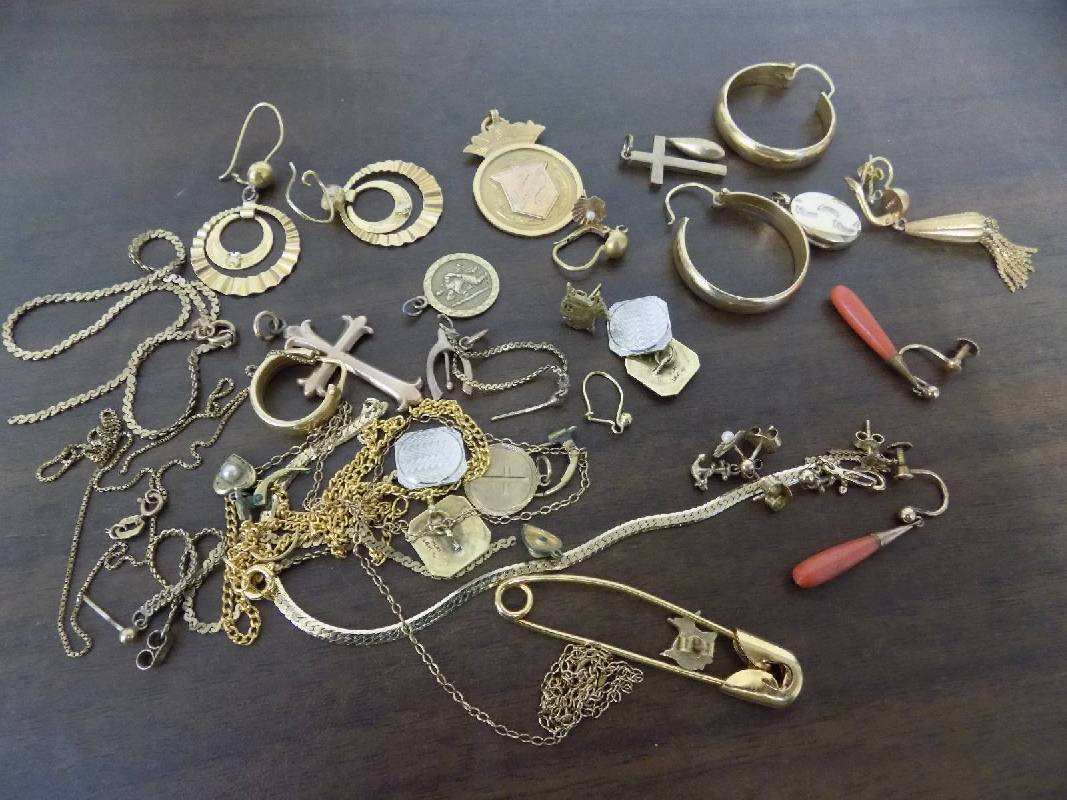 Lot 64 - Mixed Gold.