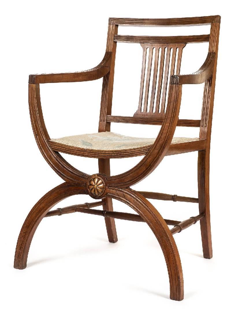 Lot 116 - Chair.