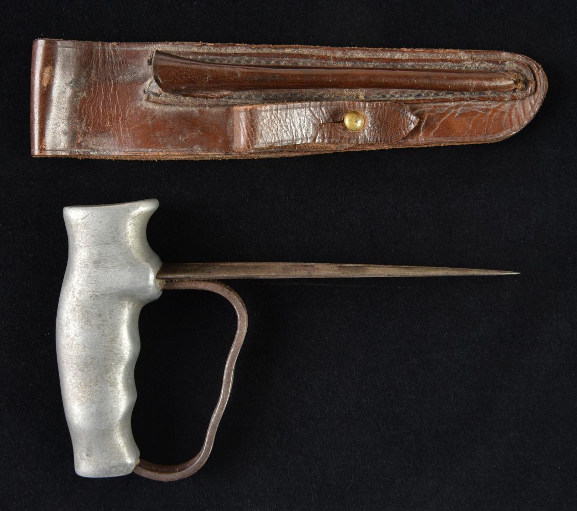 Lot 322 - Punch Dagger.