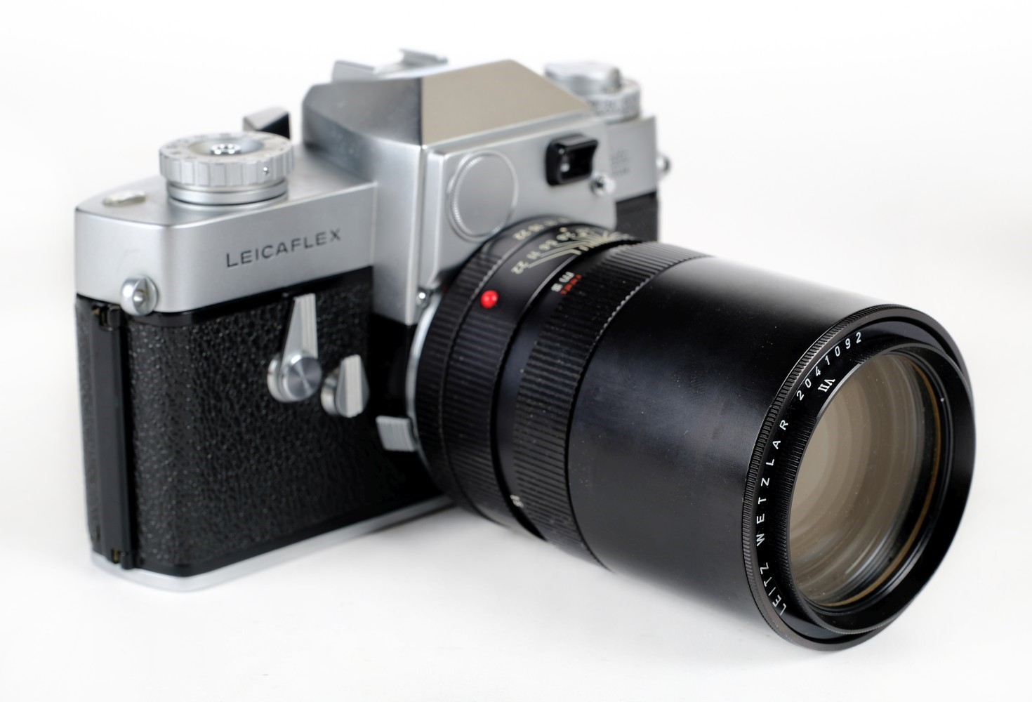 Lot 417 - Leicaflex camera and lenses.