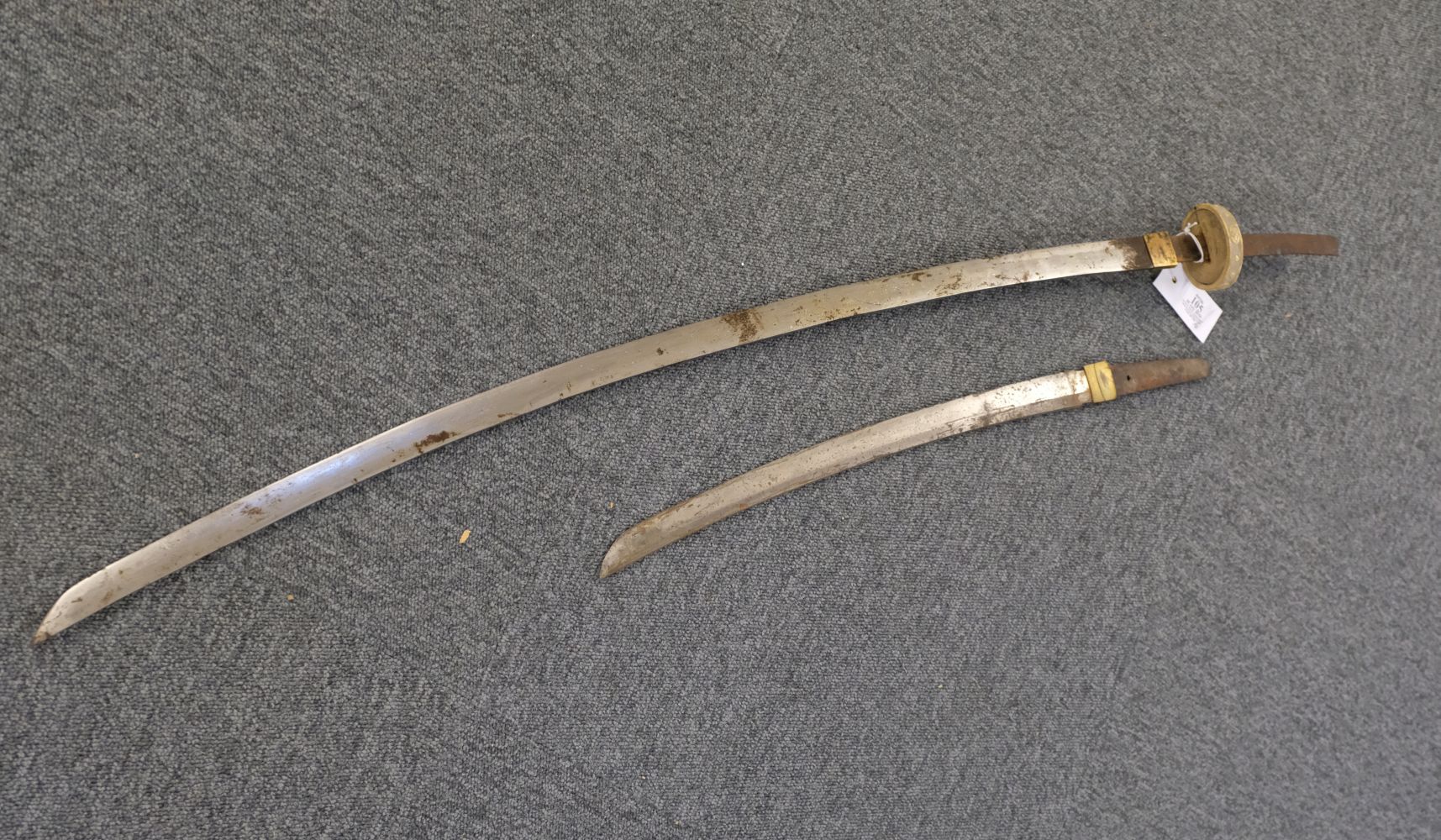 Lot 105 - Japanese Swords. A Japanese katana