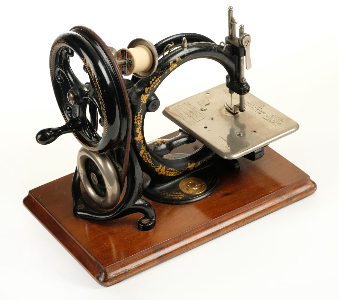Lot 75 - Sewing machine. A late 19th century sewing