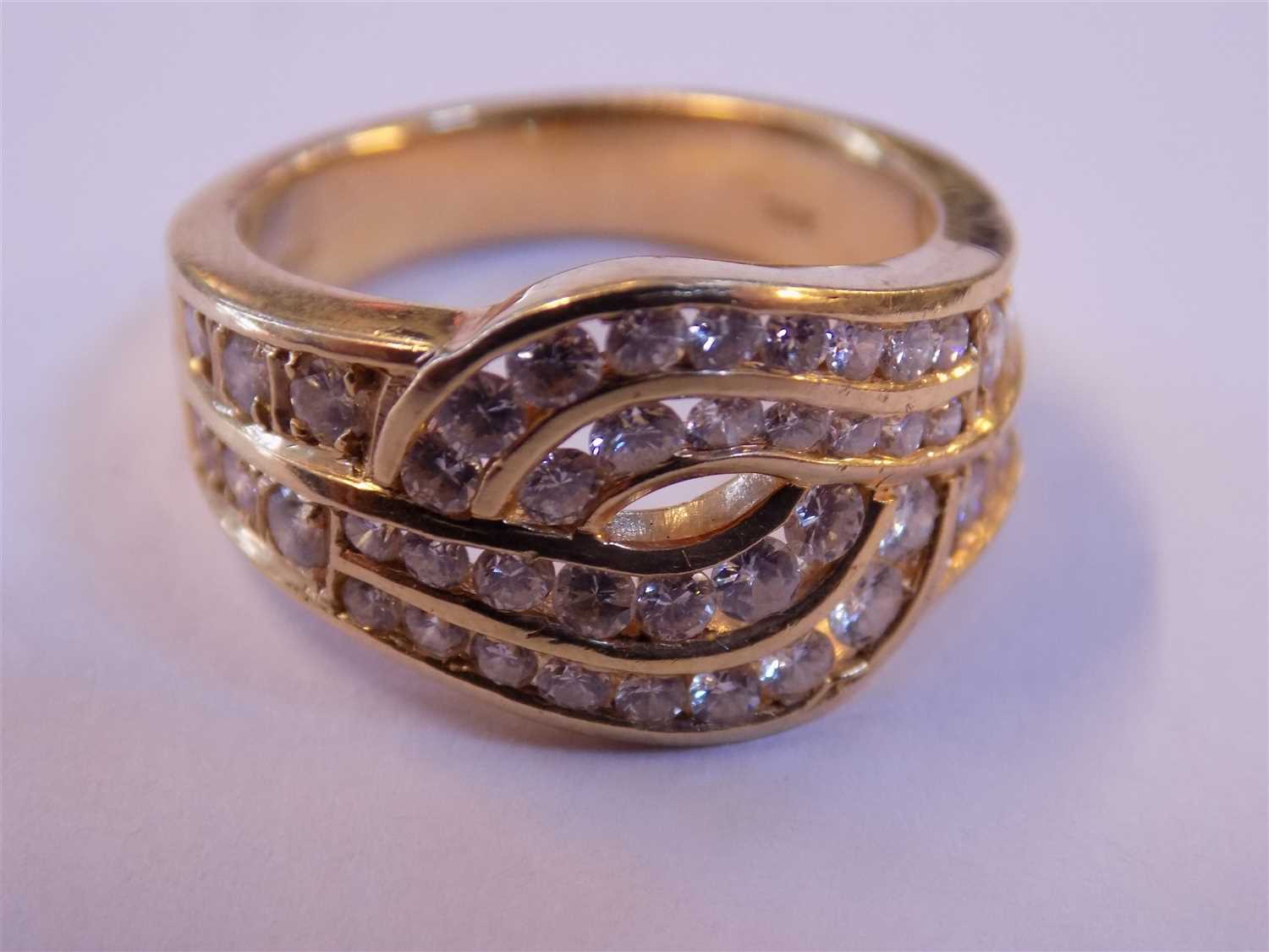 Lot 22 - Ring. An 18ct gold ring