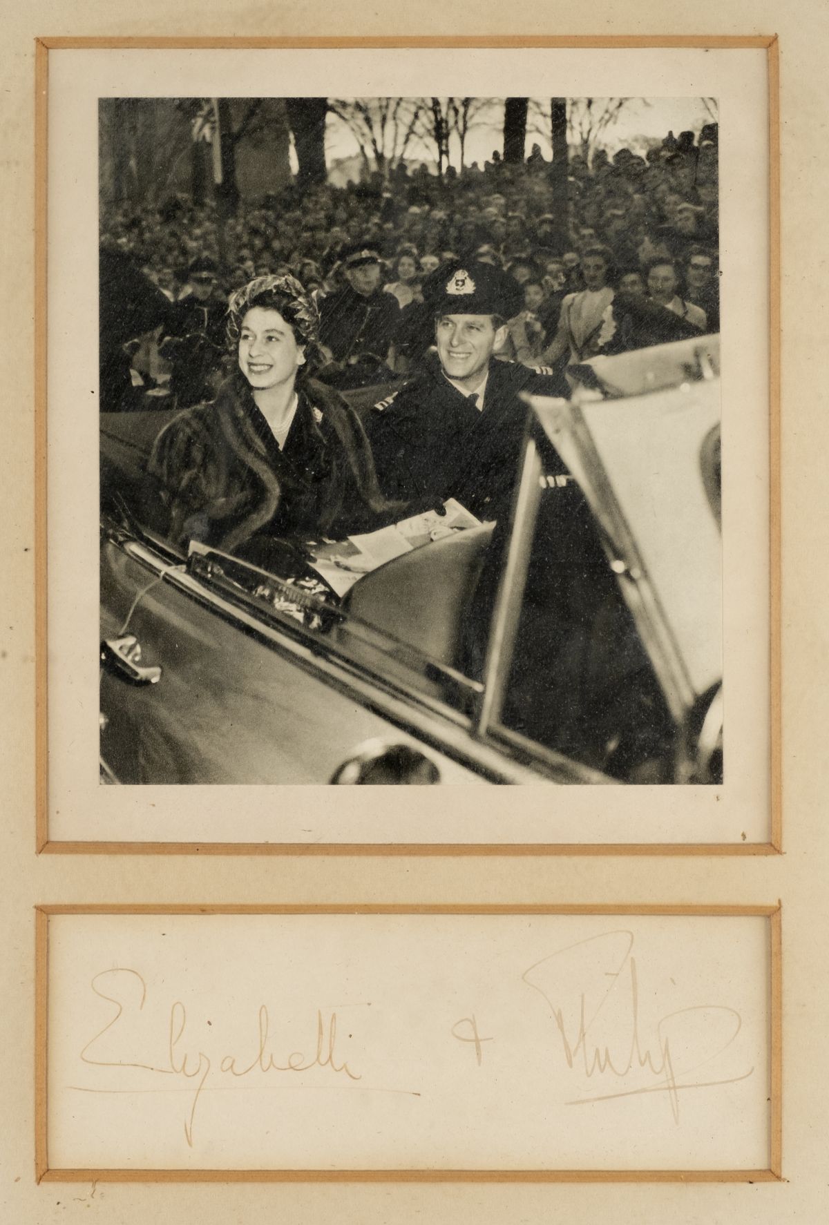 Lot 261 - Elizabeth II (Queen of United Kingdom