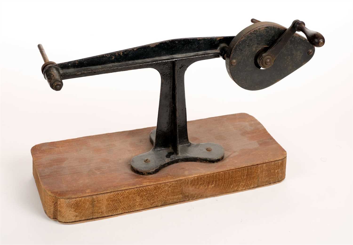 Lot 302 - Bell & Howell Eyemo 35mm movie camera, circa