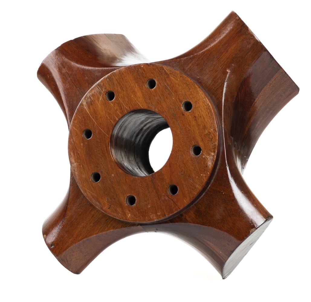 Lot 129 - Propeller. A WWI four blade propeller boss