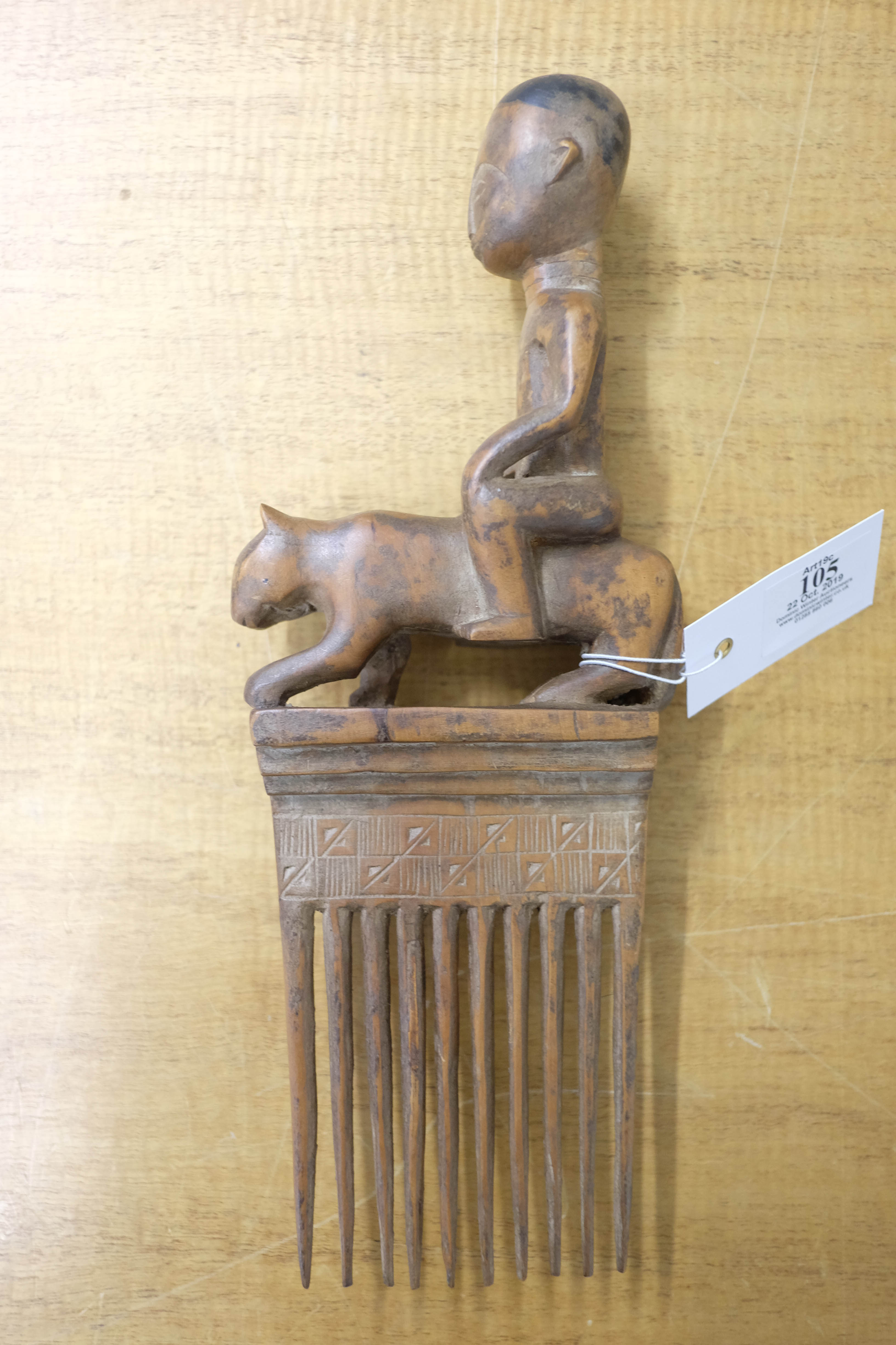 Lot 105 - Comb. An African carved wood comb