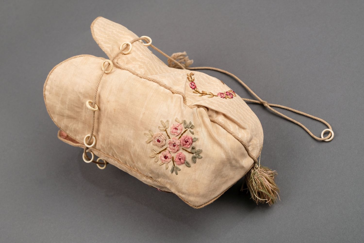 Lot 164 - Bags. A Regency reticule, early 19th century