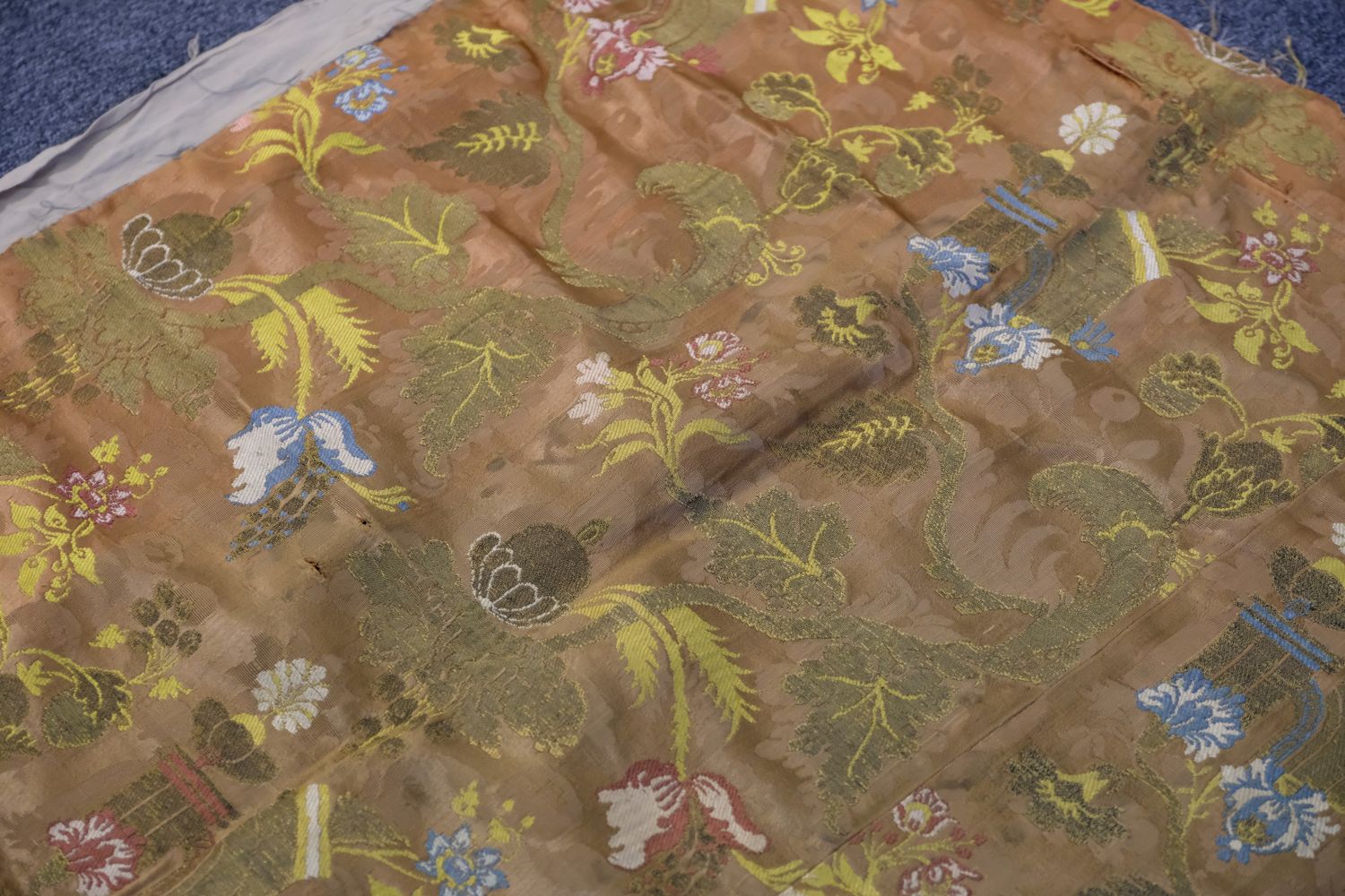 Lot 156 - Spitalfields. A large cloth of 18th century