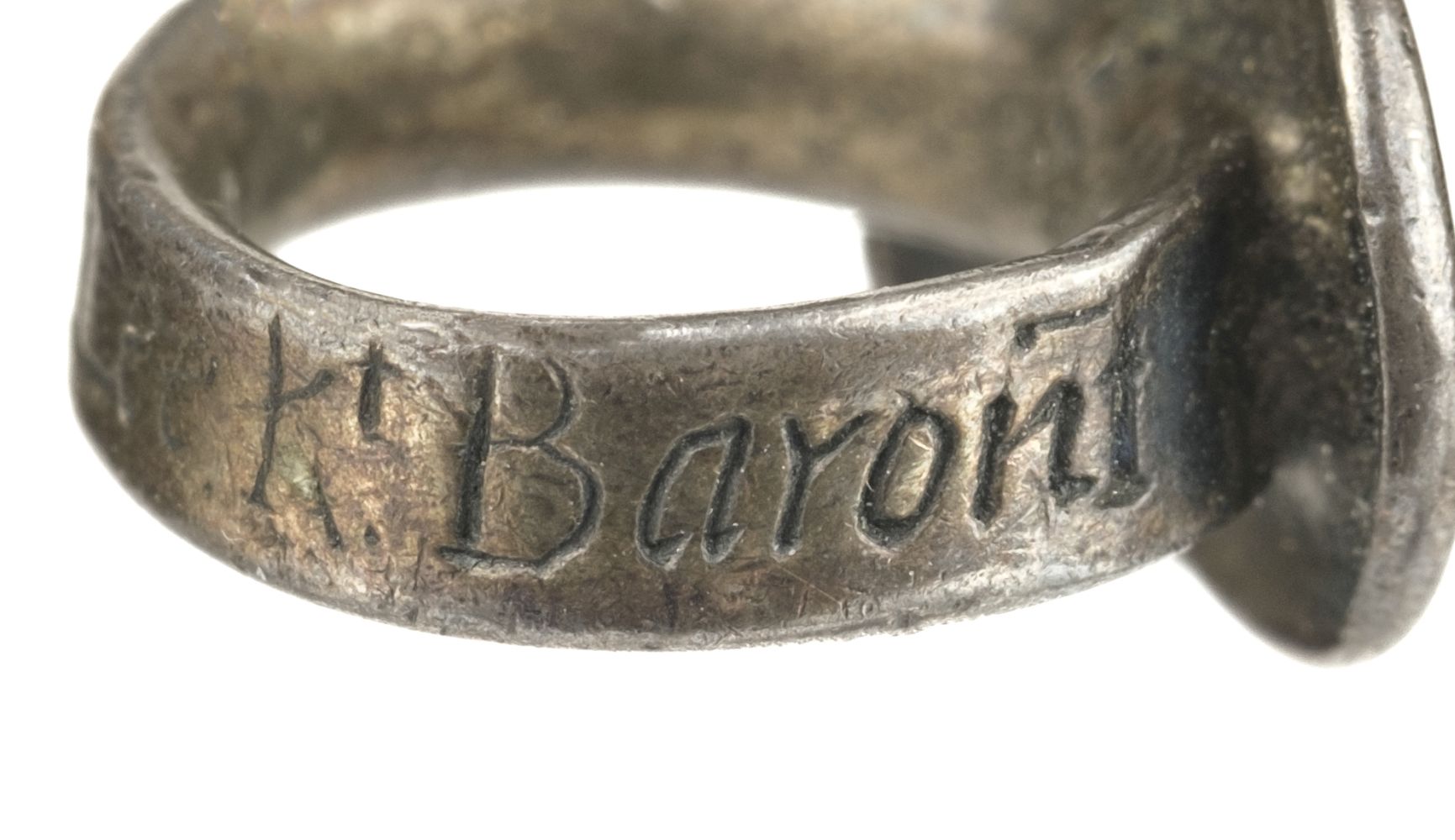 Lot 420 - Falconry. A late 16th century vervel