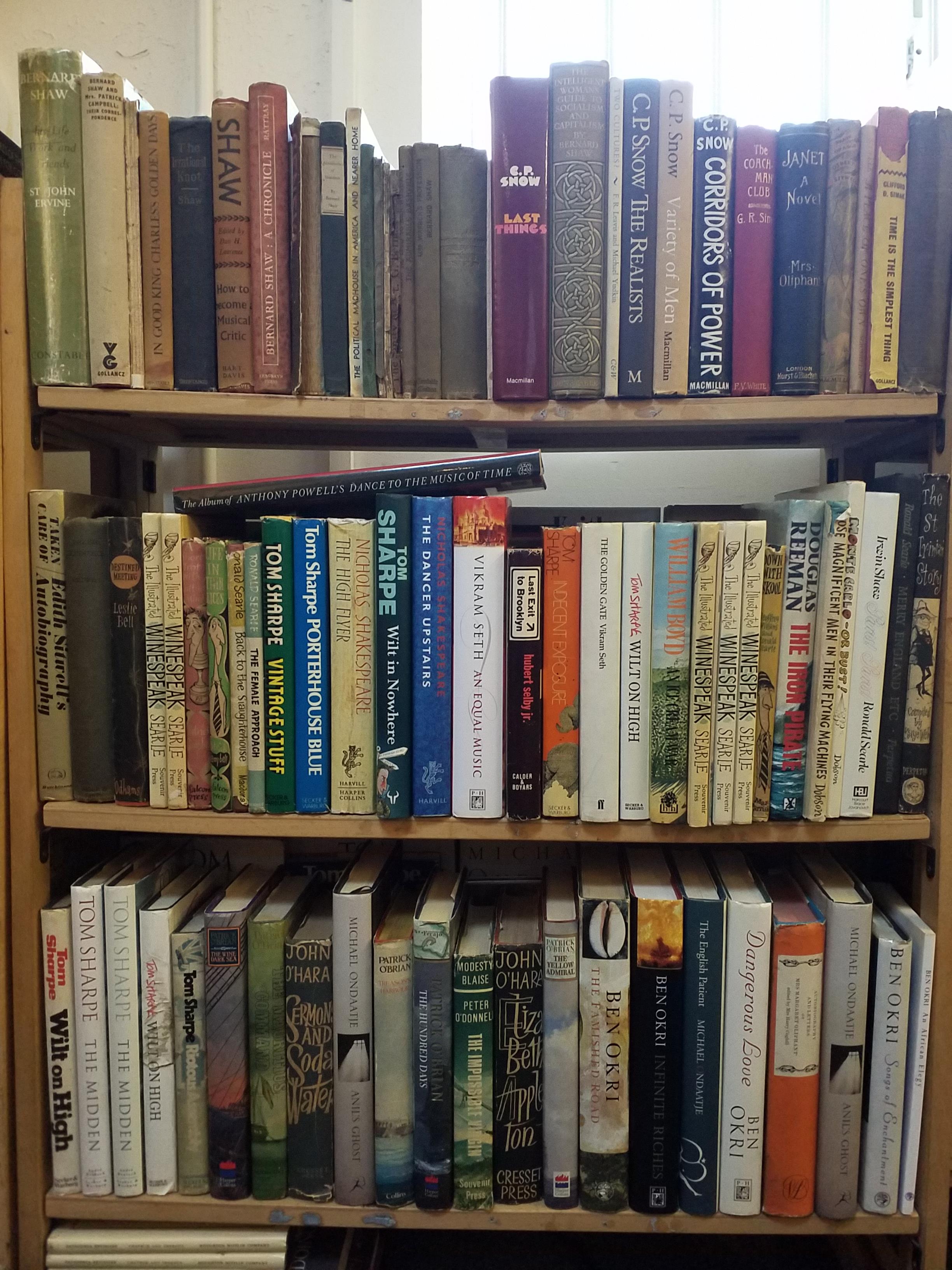 Lot 246 - Fiction. A large collection of modern