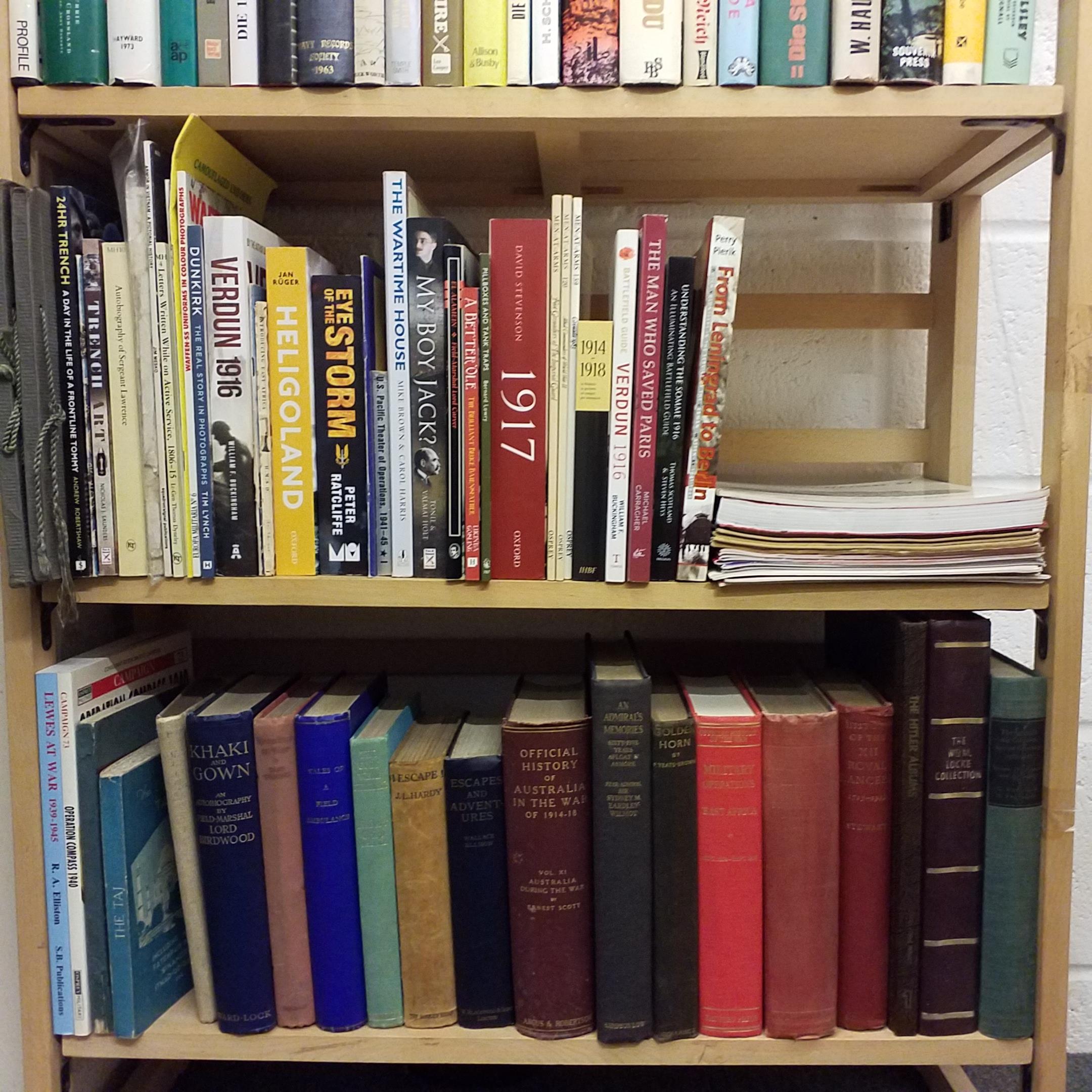 Lot 255 - Military. A large collection of modern