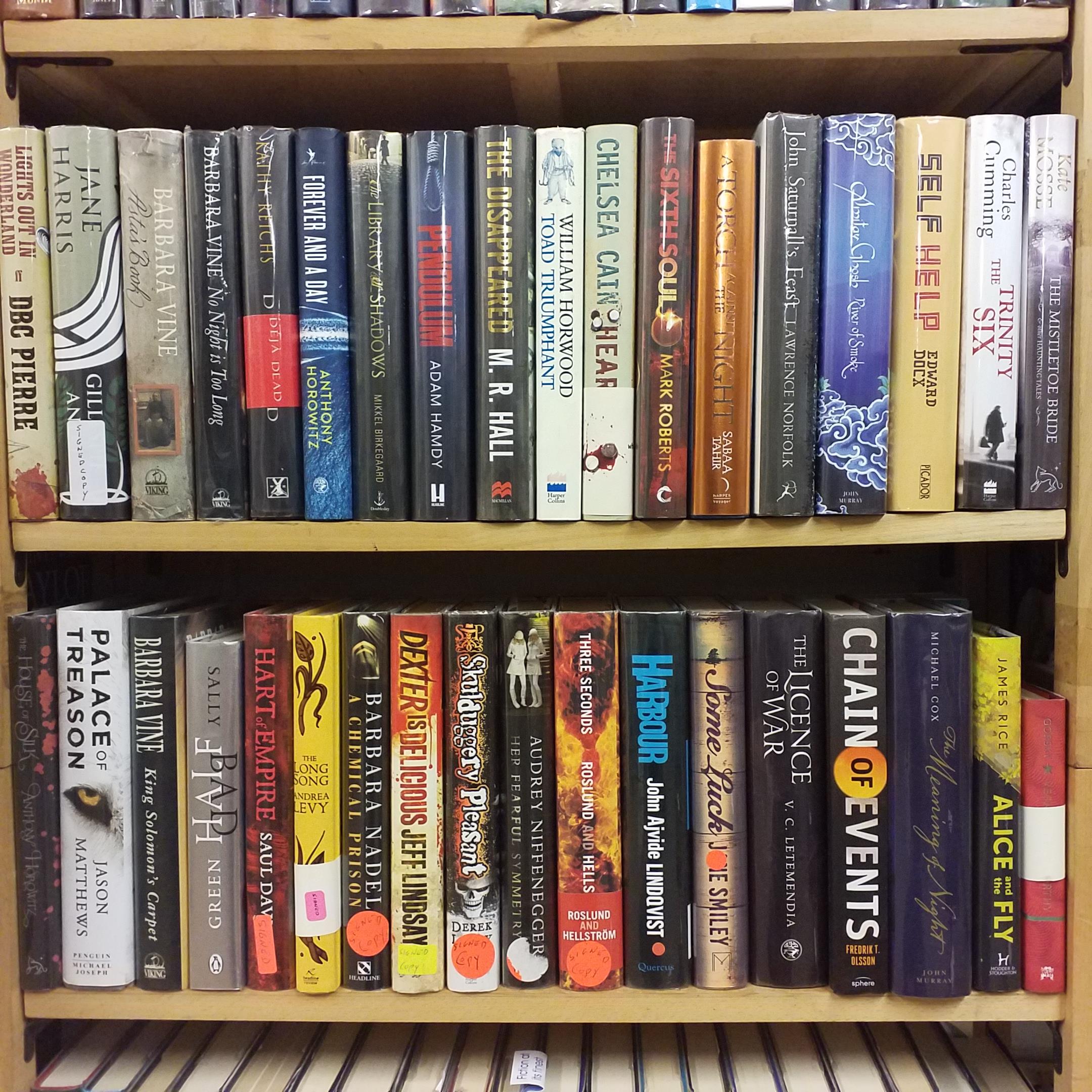 Lot 398 - Modern Fiction. A large collection of 1st