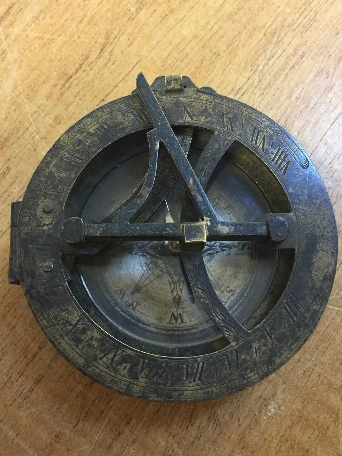 Lot 76 - An 18th century pocket combination compass