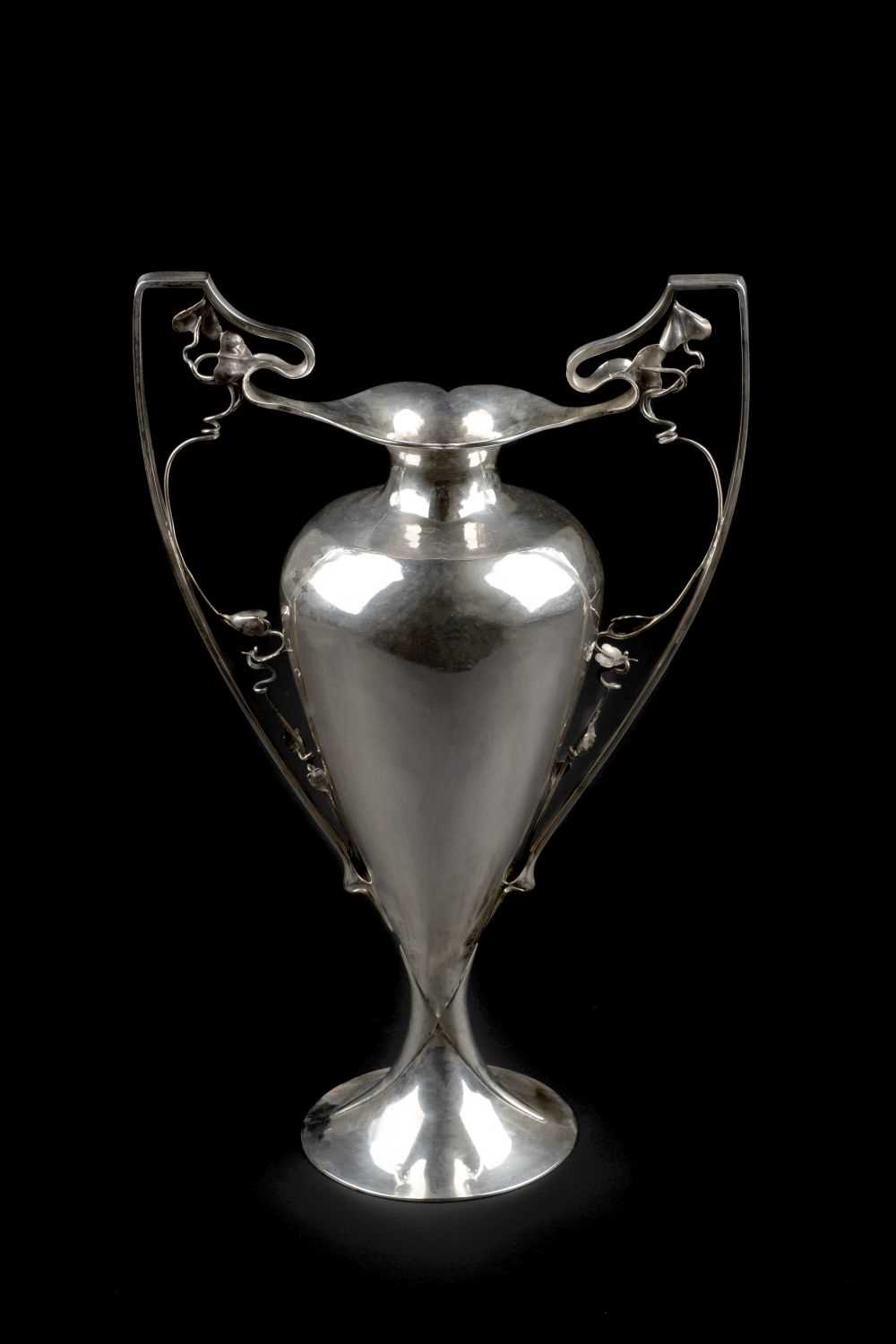 Lot 209 - Art Nouveau. A fine Edwardian silver vase by
