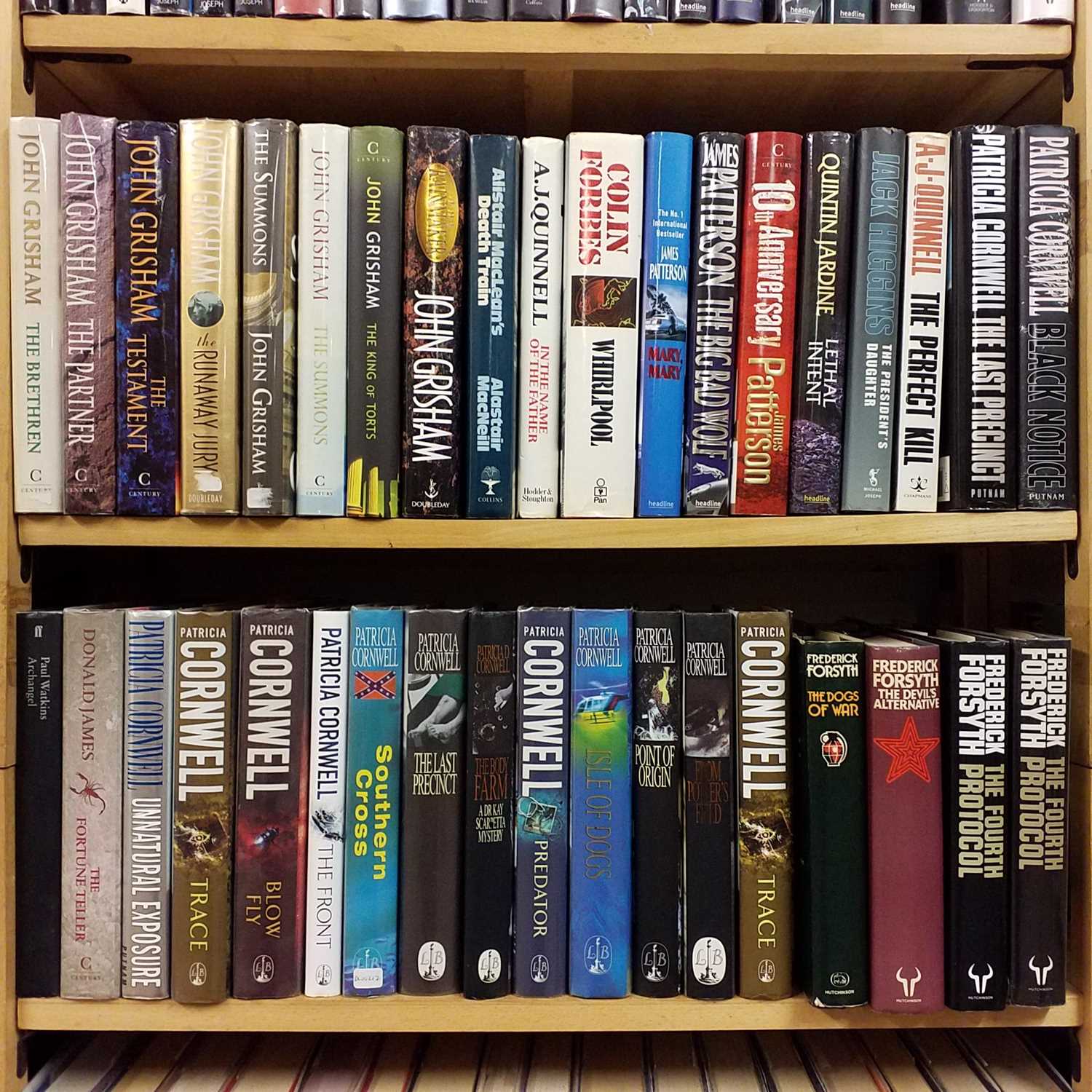 Lot 718 - Modern Fiction. A large collection of modern