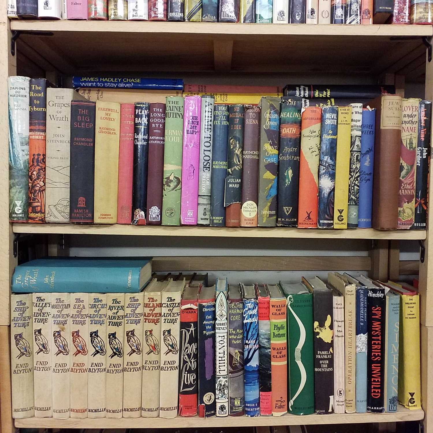Lot 741 - Modern Fiction. A large collection of mid