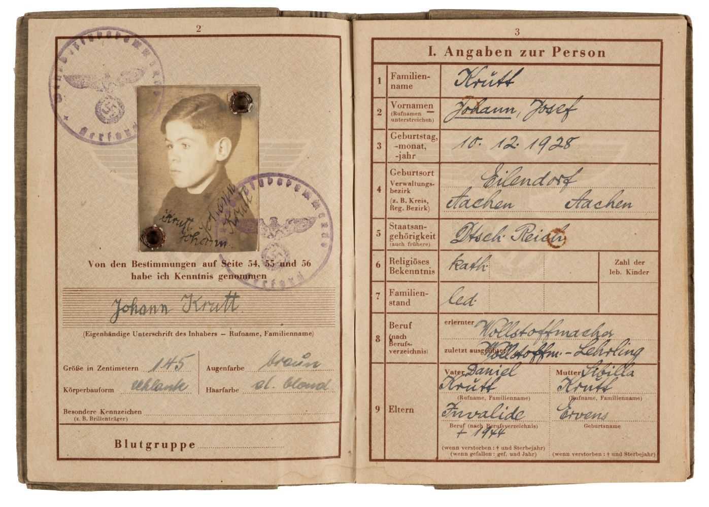 Lot 262 - Third Reich. An impressive Hitler Youth