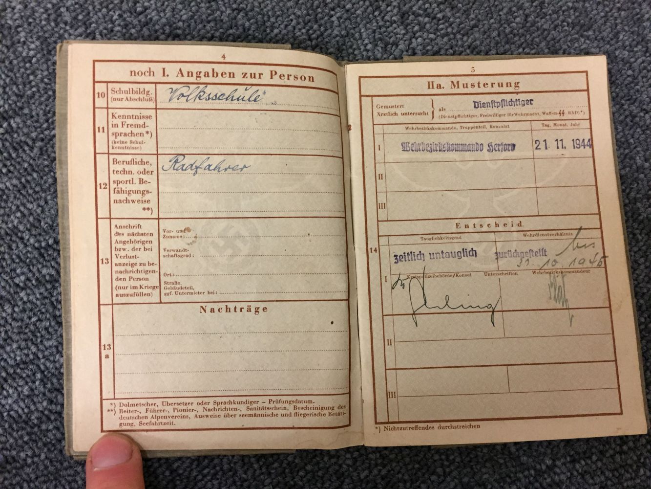 Lot 262 - Third Reich. An impressive Hitler Youth