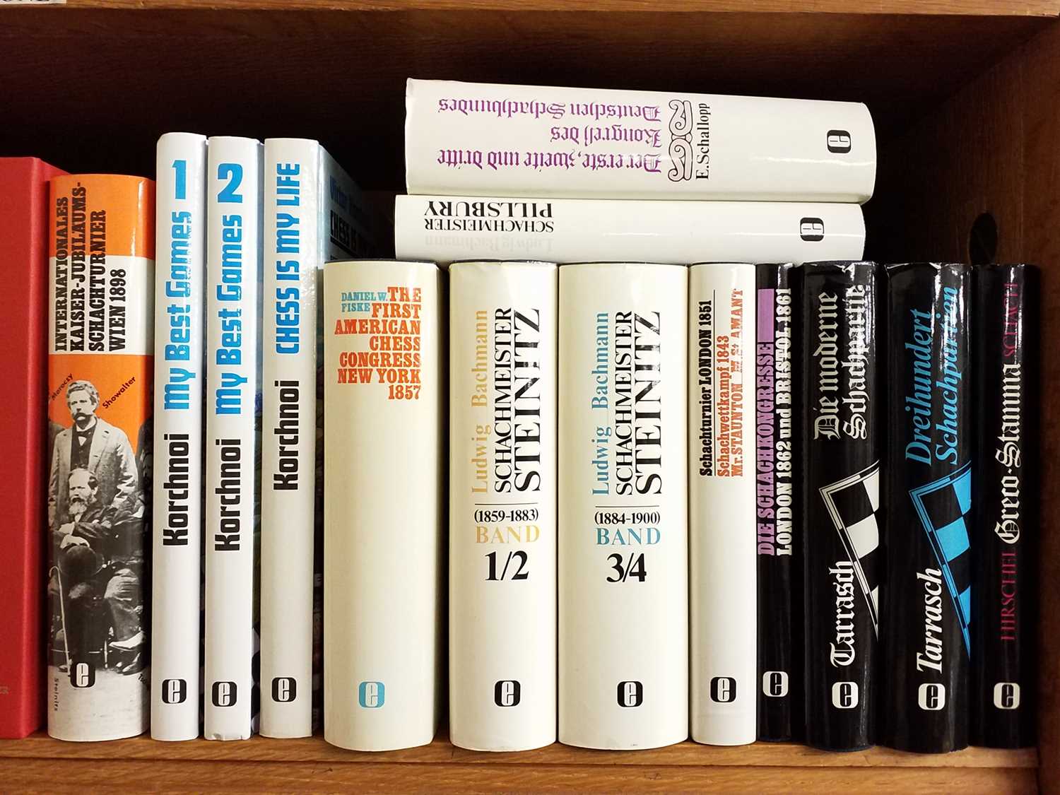 Lot 316 - Caissa Editions. 17 volumes