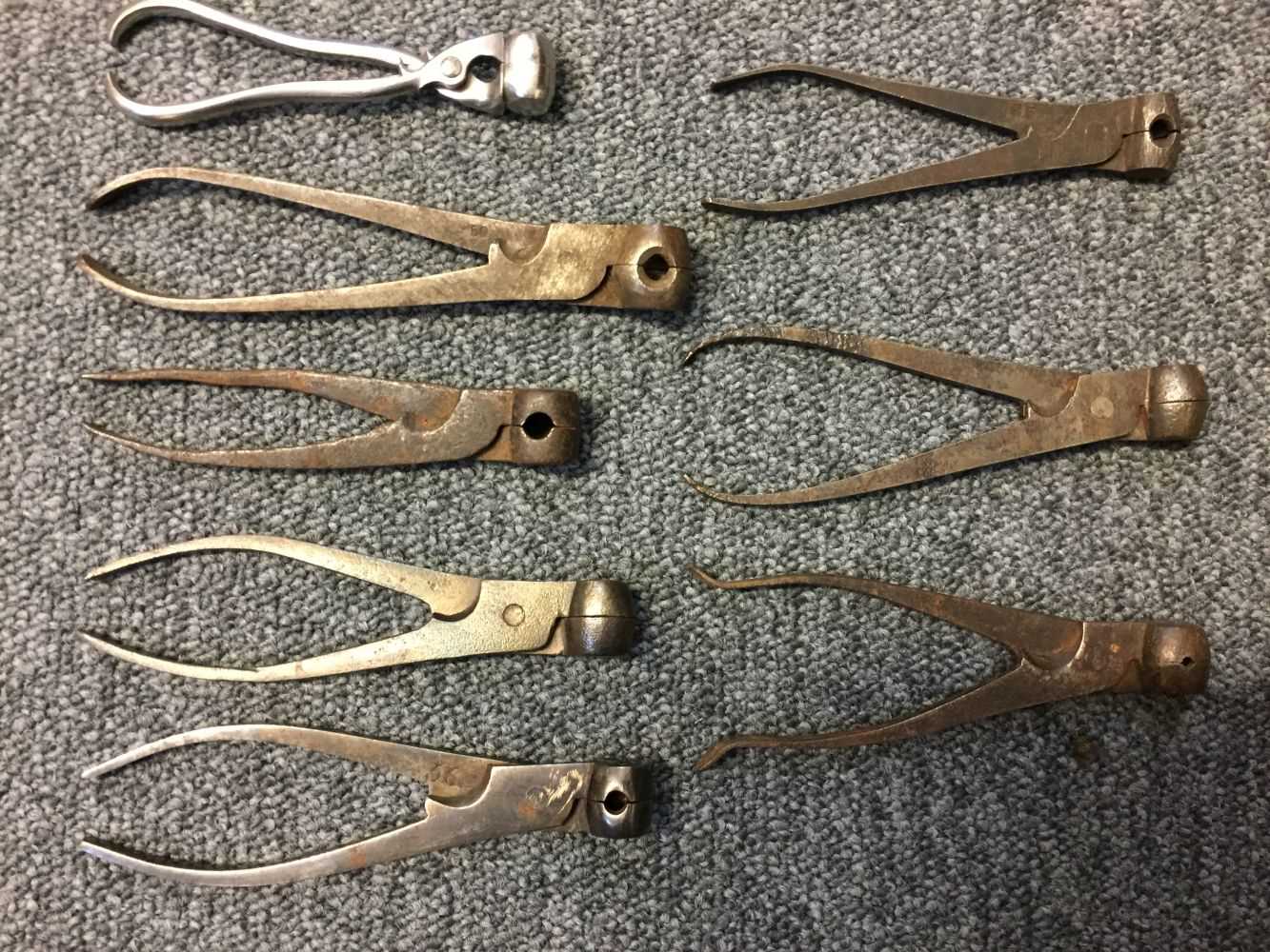 Lot 189 - Bullet Mould. A collection of pincer action