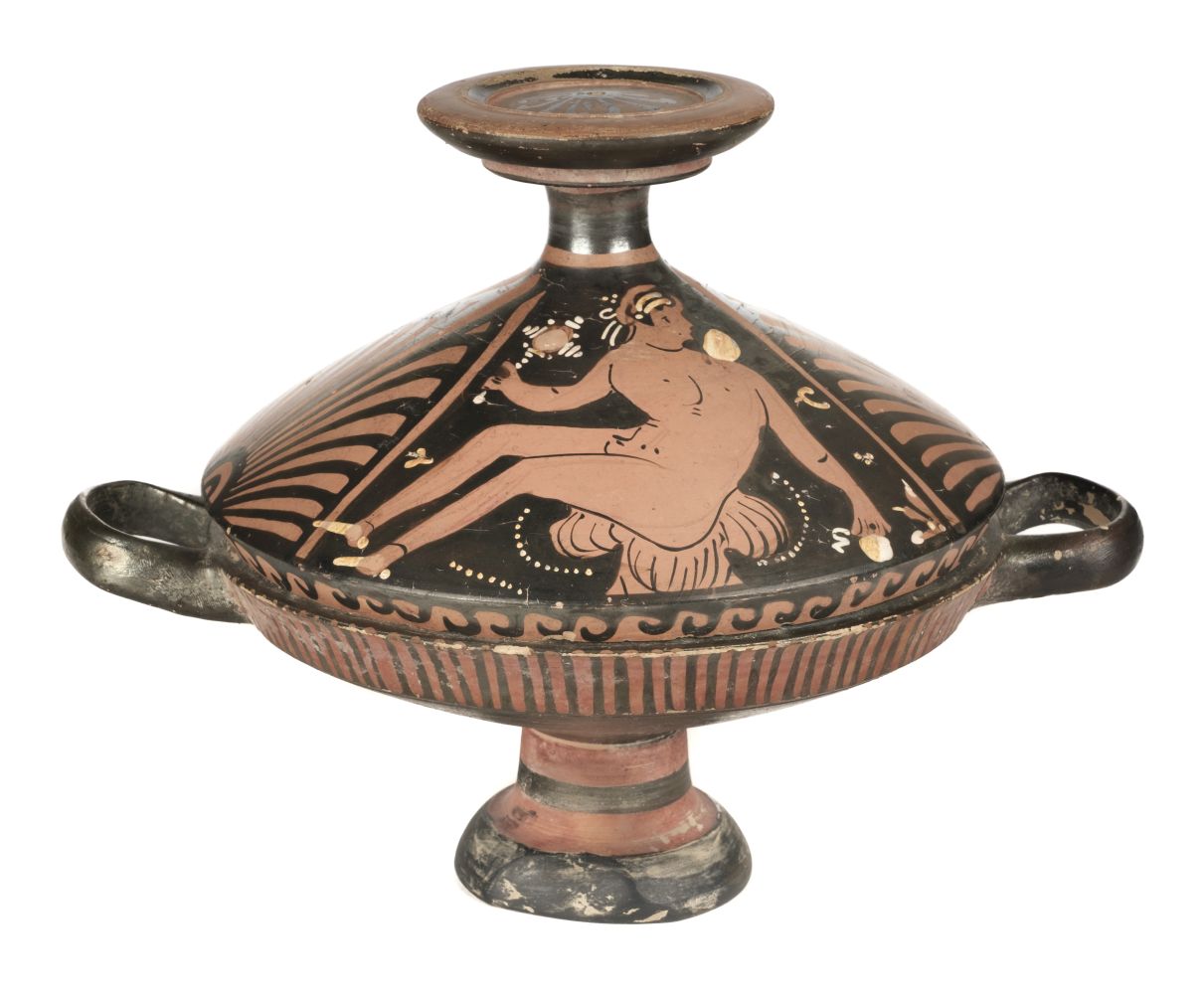 Lot 176 - Ancient Greece. A Greek kylix from Southern
