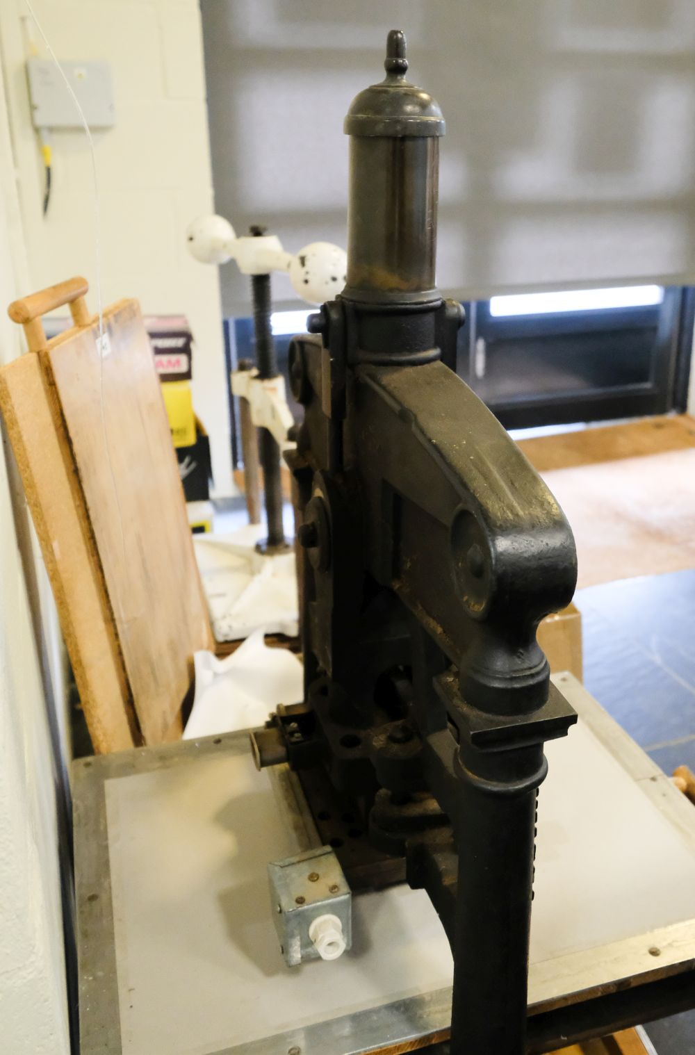 Lot 545 - Printing/blocking press. A Hopkinson Albion