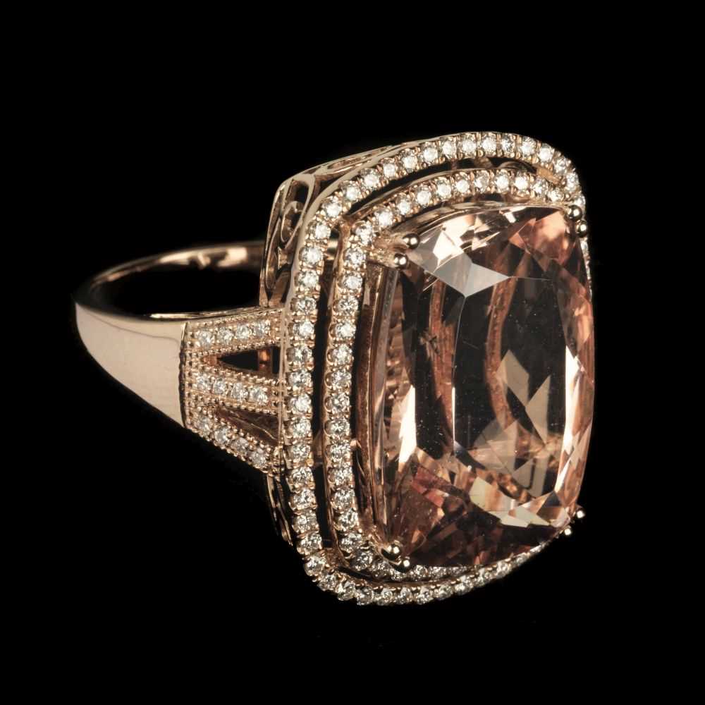 Lot 82 - Ring. Morganite ring set in rose gold stamped