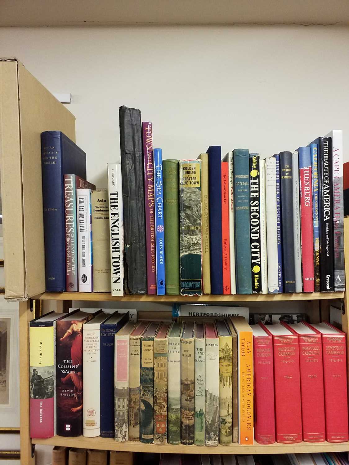 Lot 300 - History. A large collection of U.K.