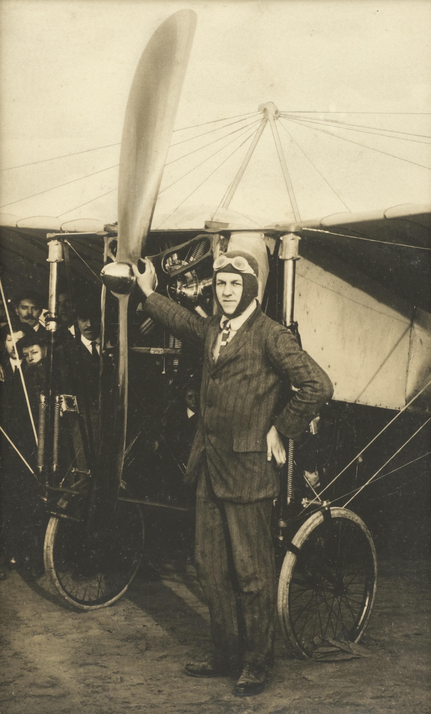 Lot 97 - Pioneer Aviation. Captain Vivian Hewitt (1888-