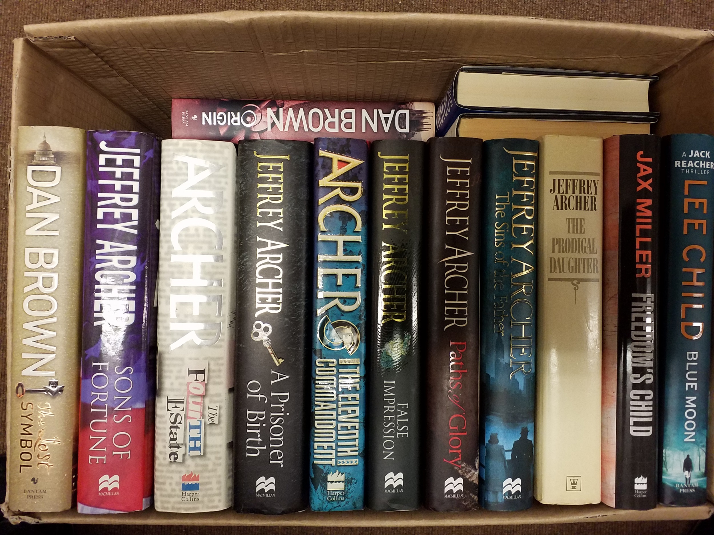 Lot 239 - Modern First editions. A large collection of
