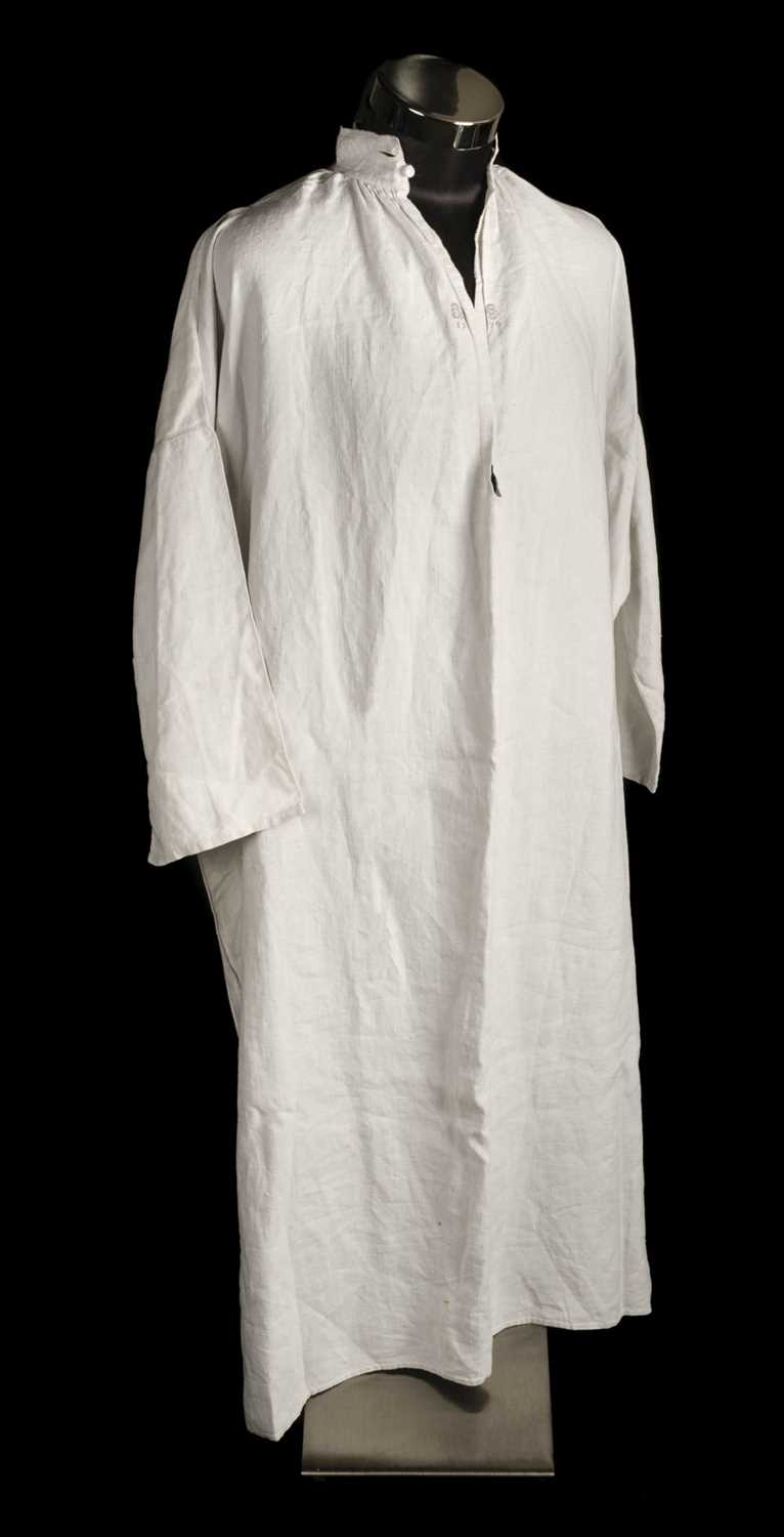 Lot 300 - Dutch. A gentleman's linen tunic or night