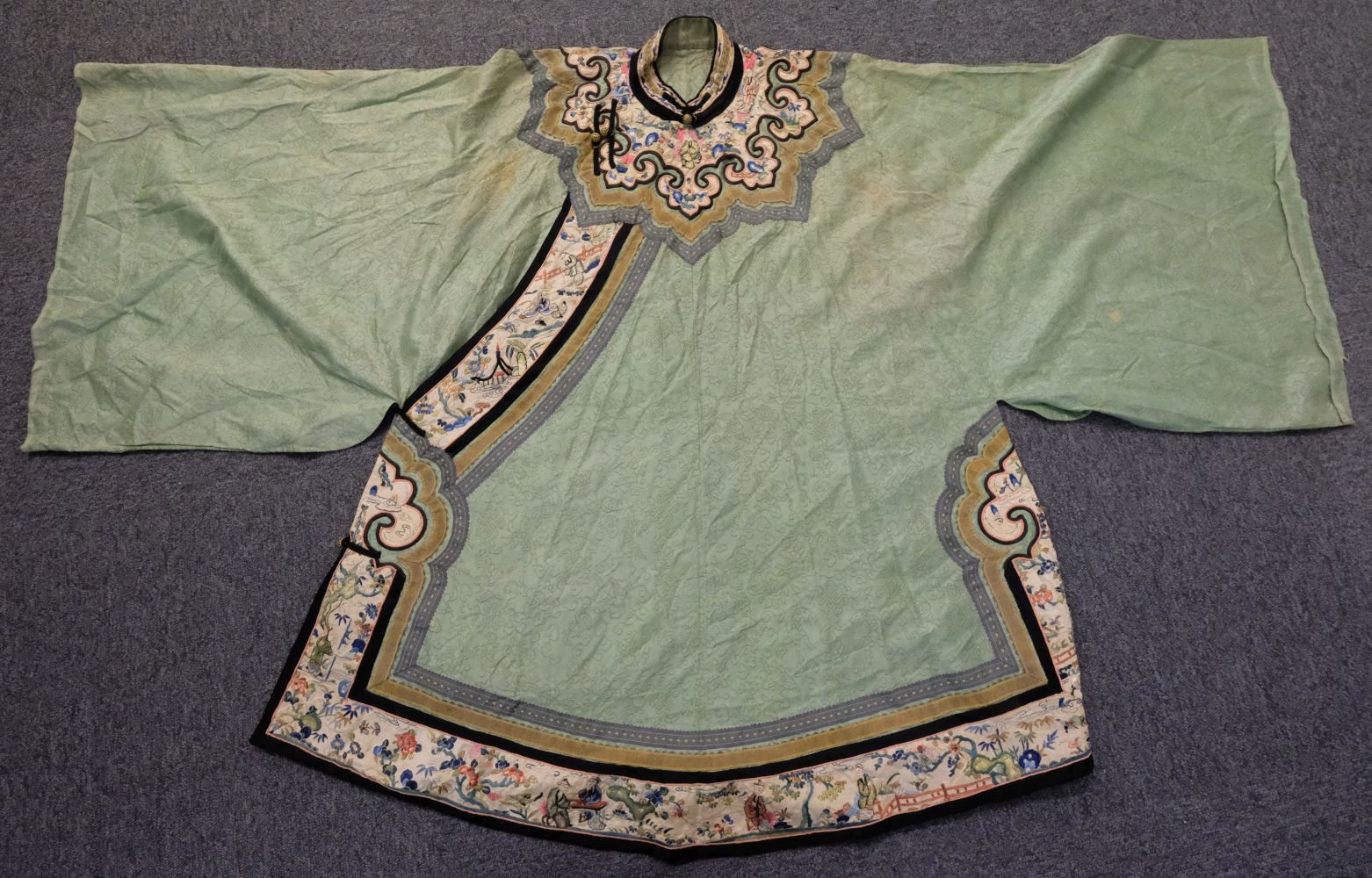Lot 292 - Chinese. A late Qing Dynasty silk robe, 19th