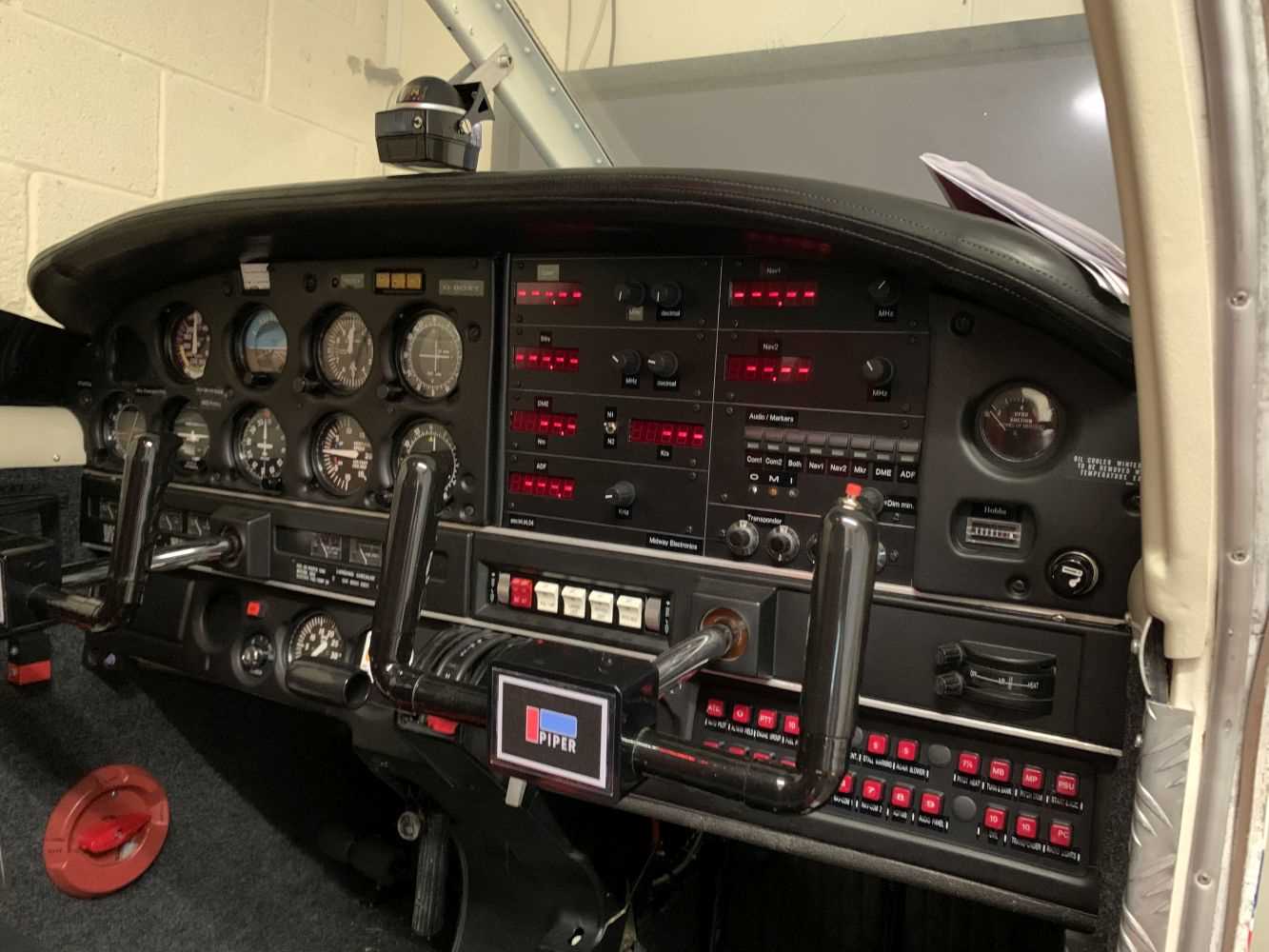 Lot 143 - Flight Simulator. Piper PA-28 procedural