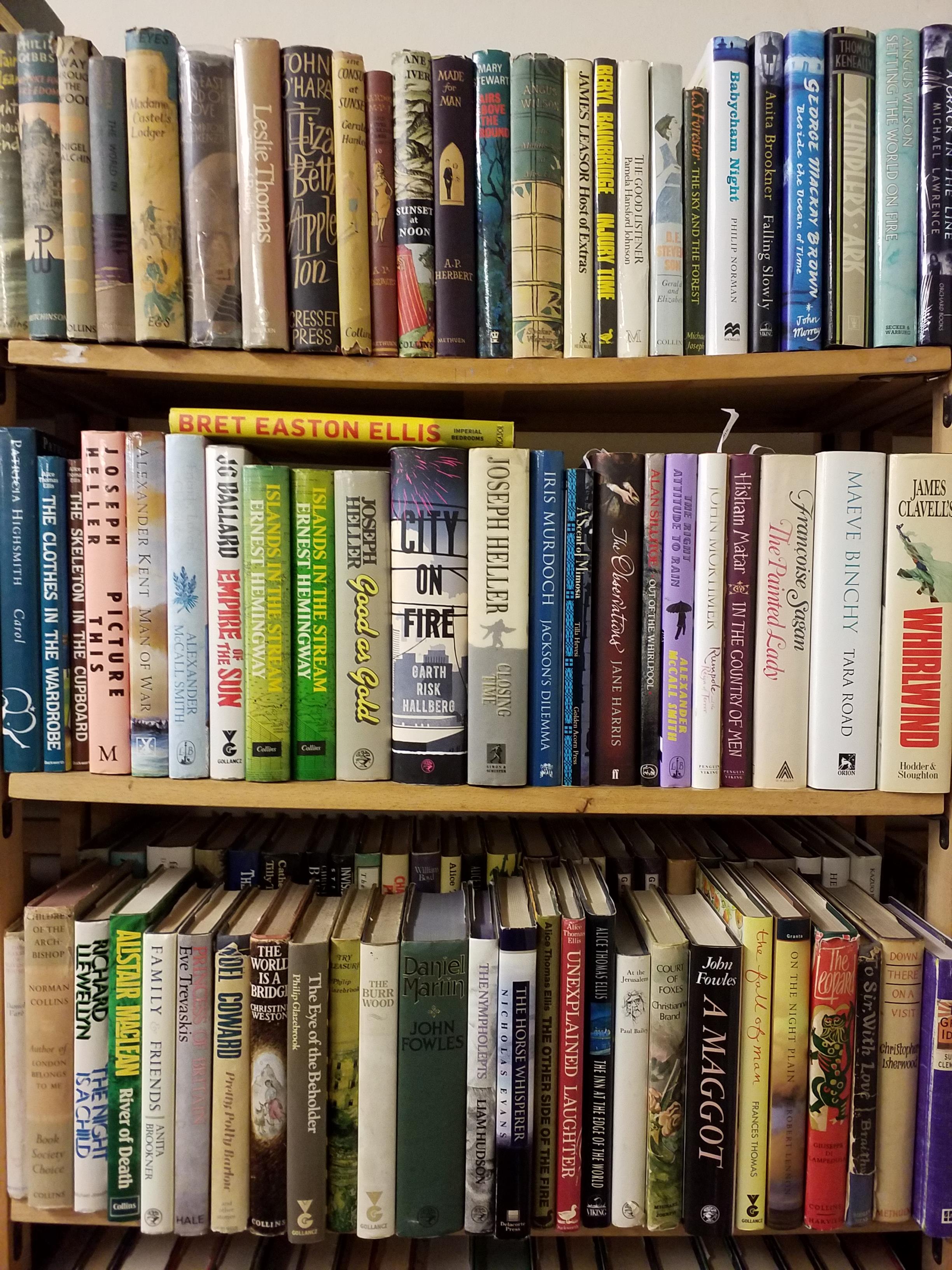 Lot 312 - Modern Fiction. A large collection of modern