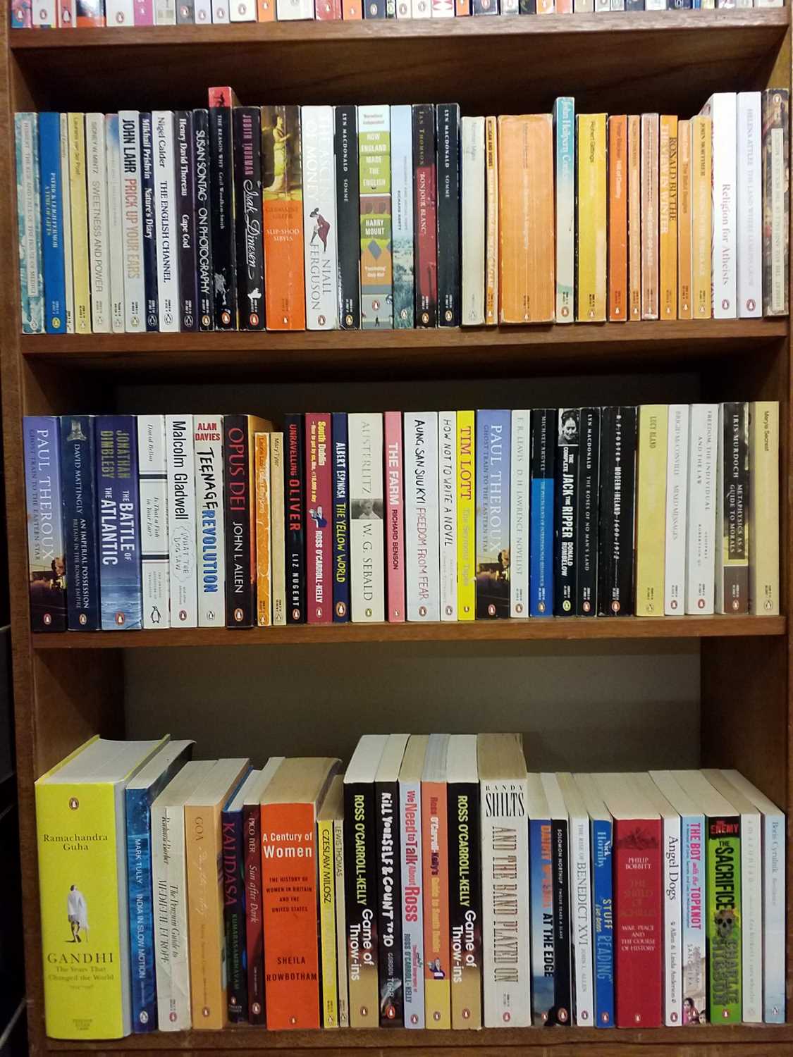 Lot 358 - Penguin Paperbacks. A large collection of