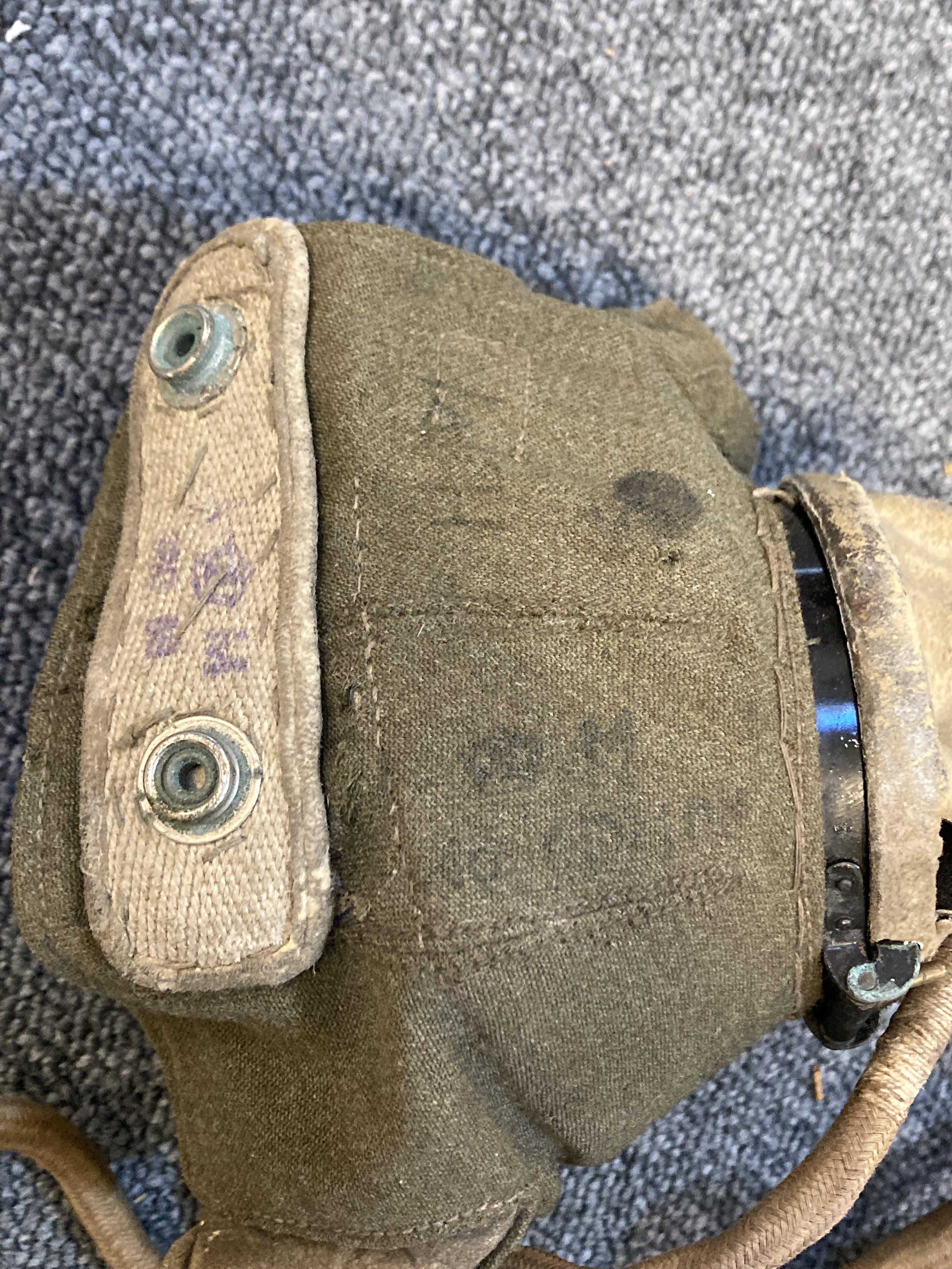 Lot 170 - Oxygen Mask. A WWII RAF Type D oxygen mask
