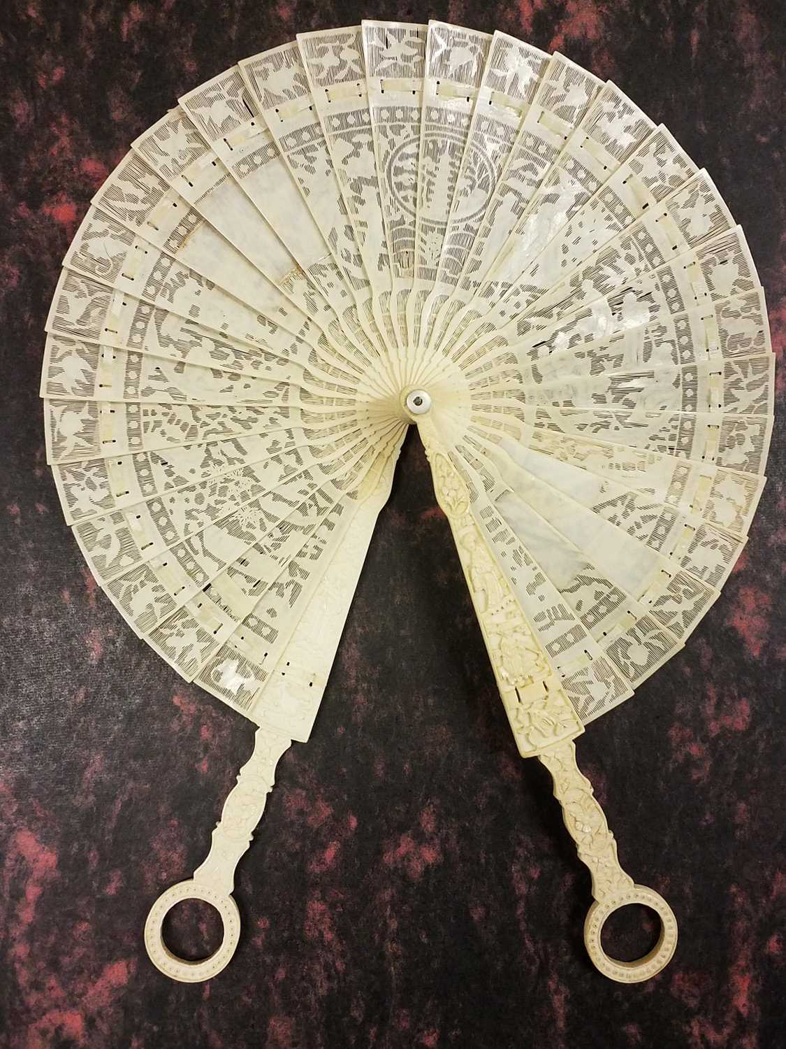 Lot 354 - Chinese. An ivory cockade fan, late