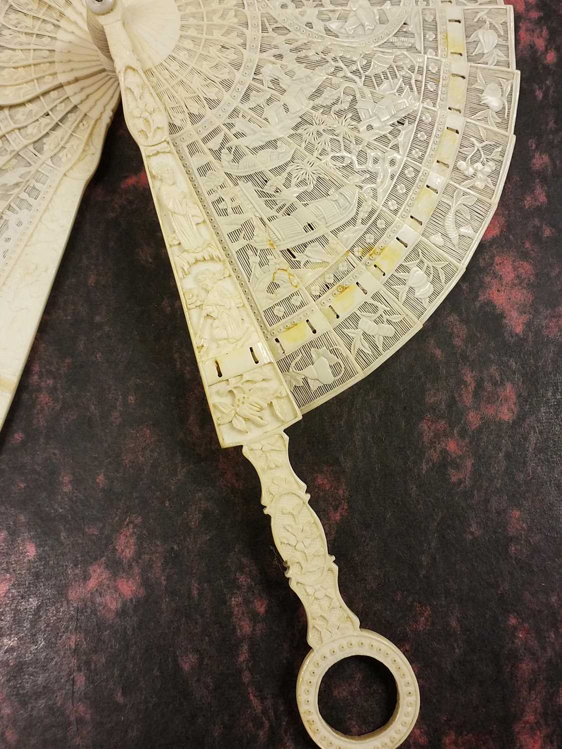 Lot 354 - Chinese. An ivory cockade fan, late