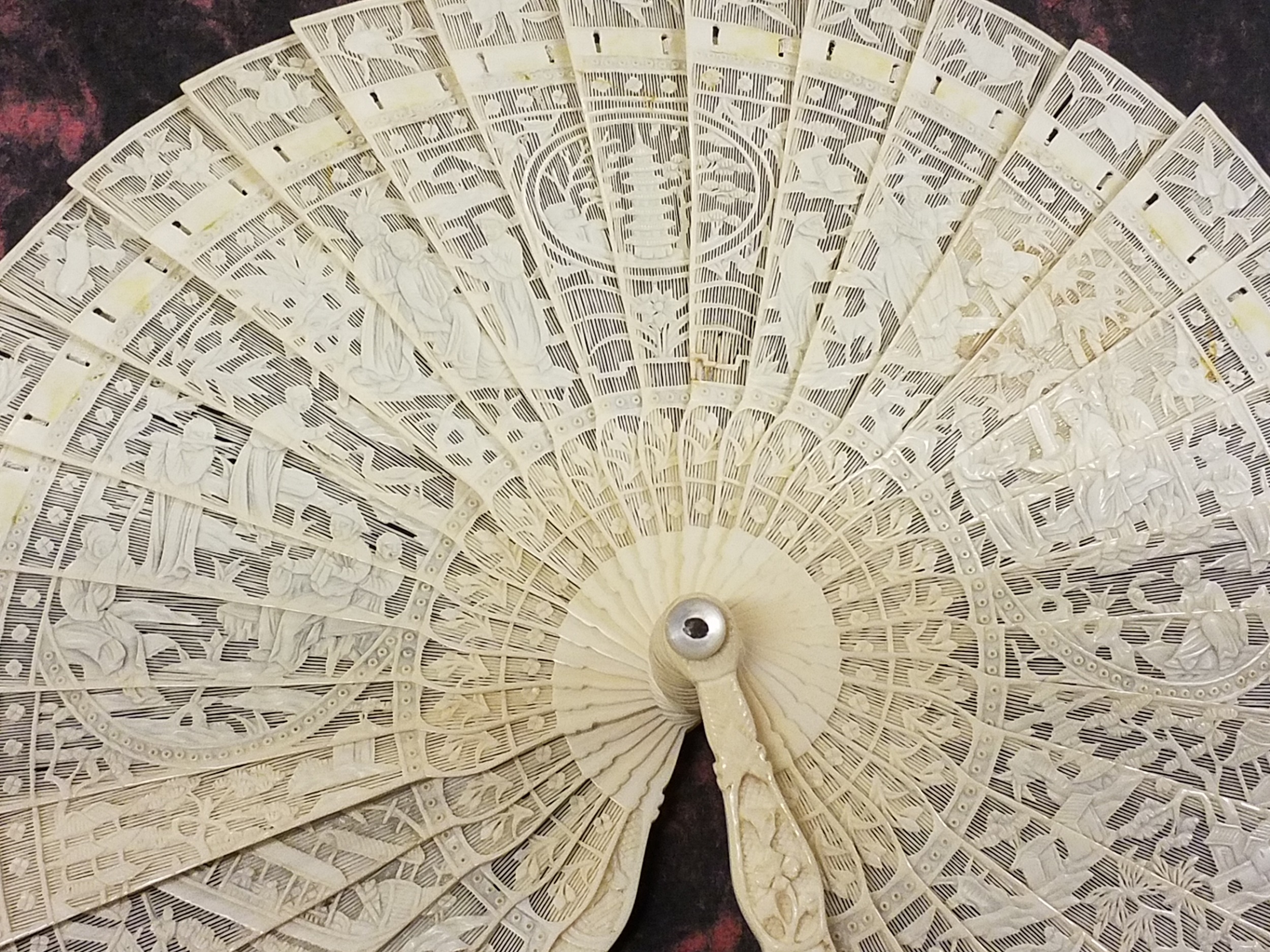 Lot 354 - Chinese. An ivory cockade fan, late